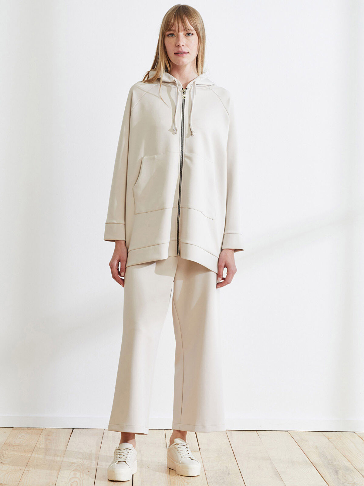 Terzi Dükkanı Kapüşonlu Düz Uzun Kollu Dalgıç Kumaş Kadın Hırka ve Pantolon Takımı Terzi Dükkanı Kapüşonlu Düz Uzun Kollu Dalgıç Kumaş Kadın Hırka ve Pantolon Takımı