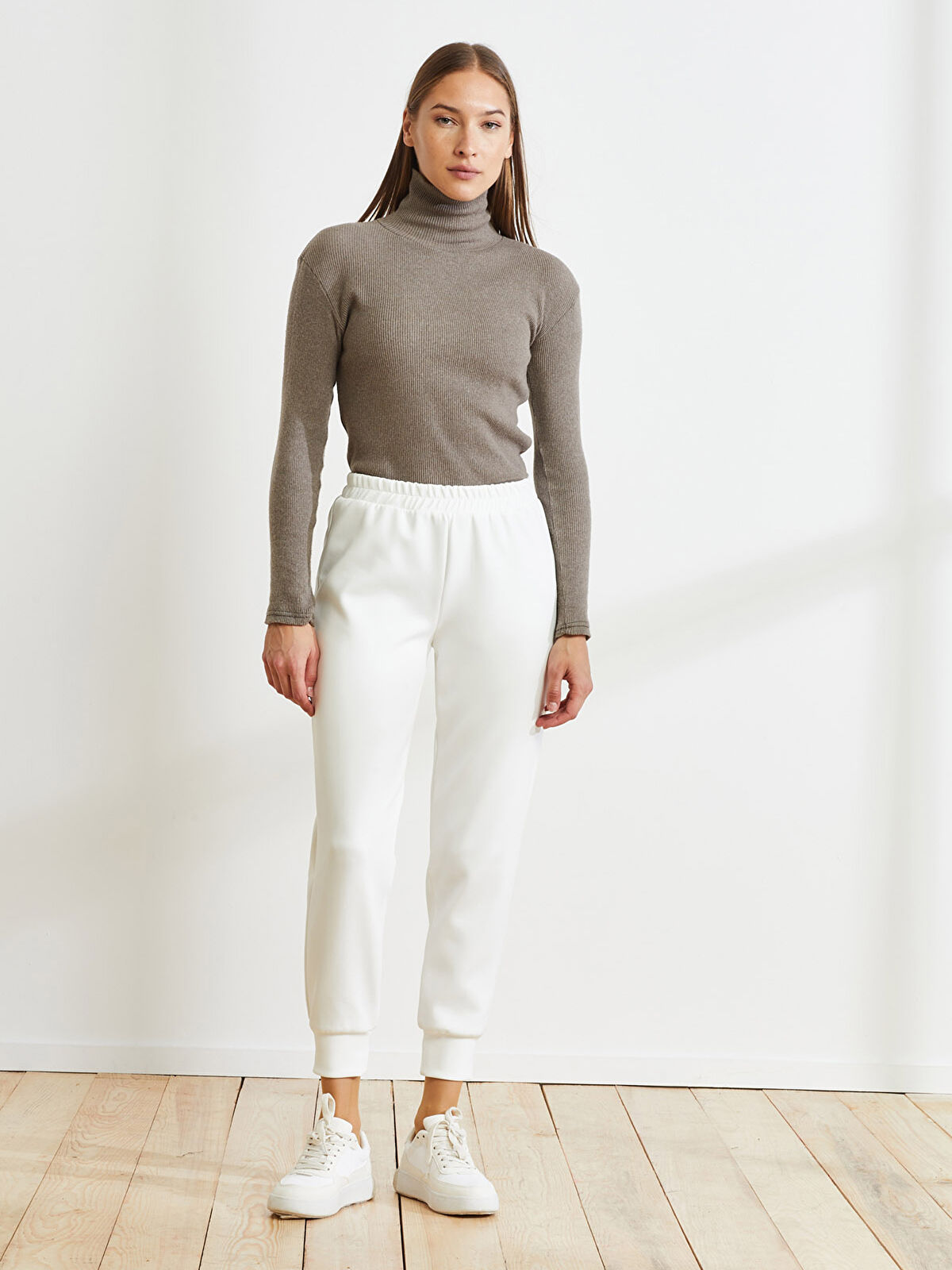 Terzi Dükkanı Beli Lastikli Düz Dalgıç Kumaş Kadın Jogger Pantolon Terzi Dükkanı Beli Lastikli Düz Dalgıç Kumaş Kadın Jogger Pantolon