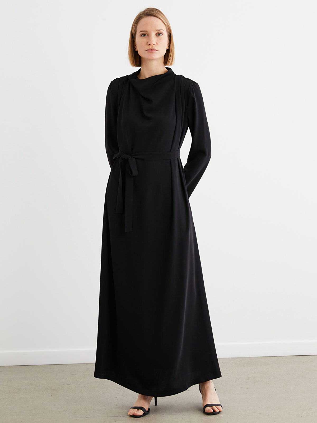 Terzi Dükkanı Dökümlü Yaka Düz Uzun Kollu Krep Kumaş Kadın Elbise