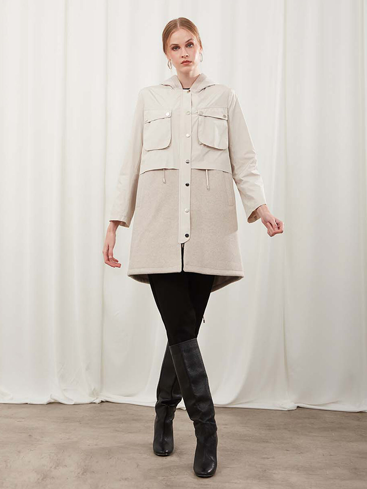 Mizalle Kapüşonlu Kaşe Detaylı Uzun Kollu Kadın Mont