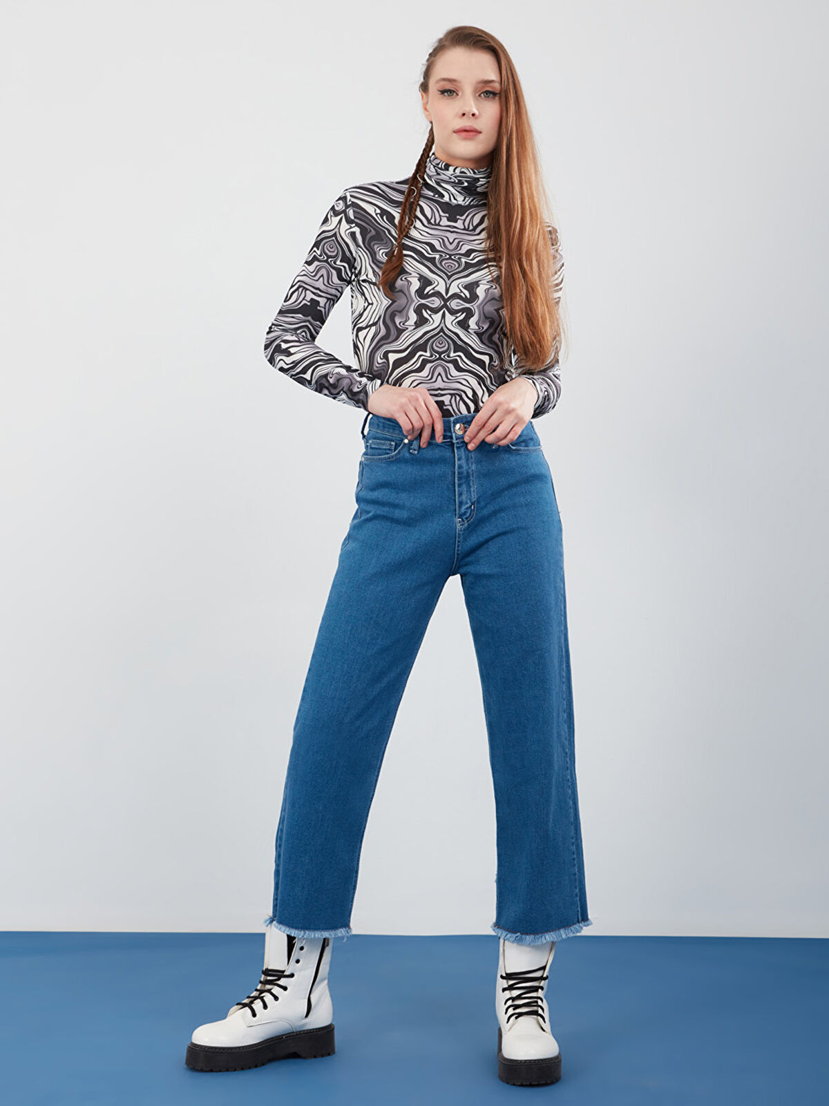 Mizalle Yüksek Bel Standart Fit Cep Detaylı Geniş Paça Kadın Jean Pantolon