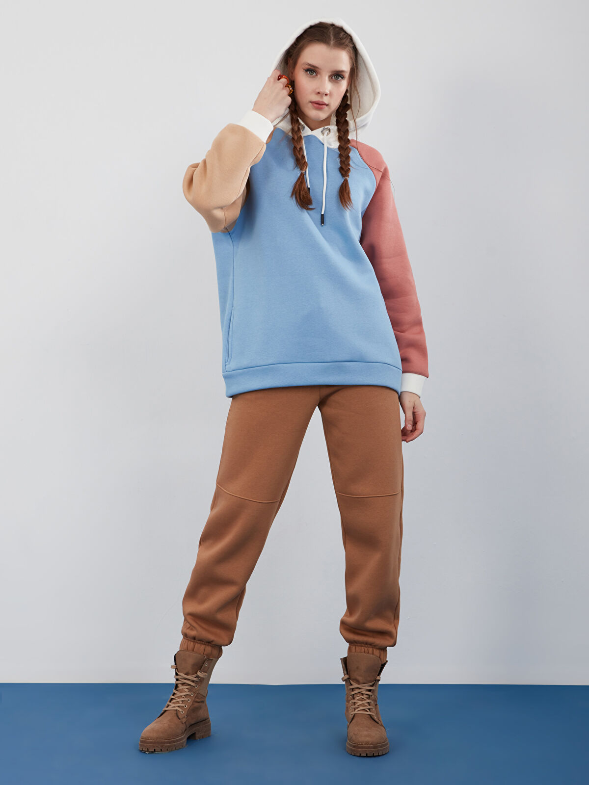 Mizalle Kapüşonlu Renk Bloklu Uzun Kollu Kadın Sweatshirt