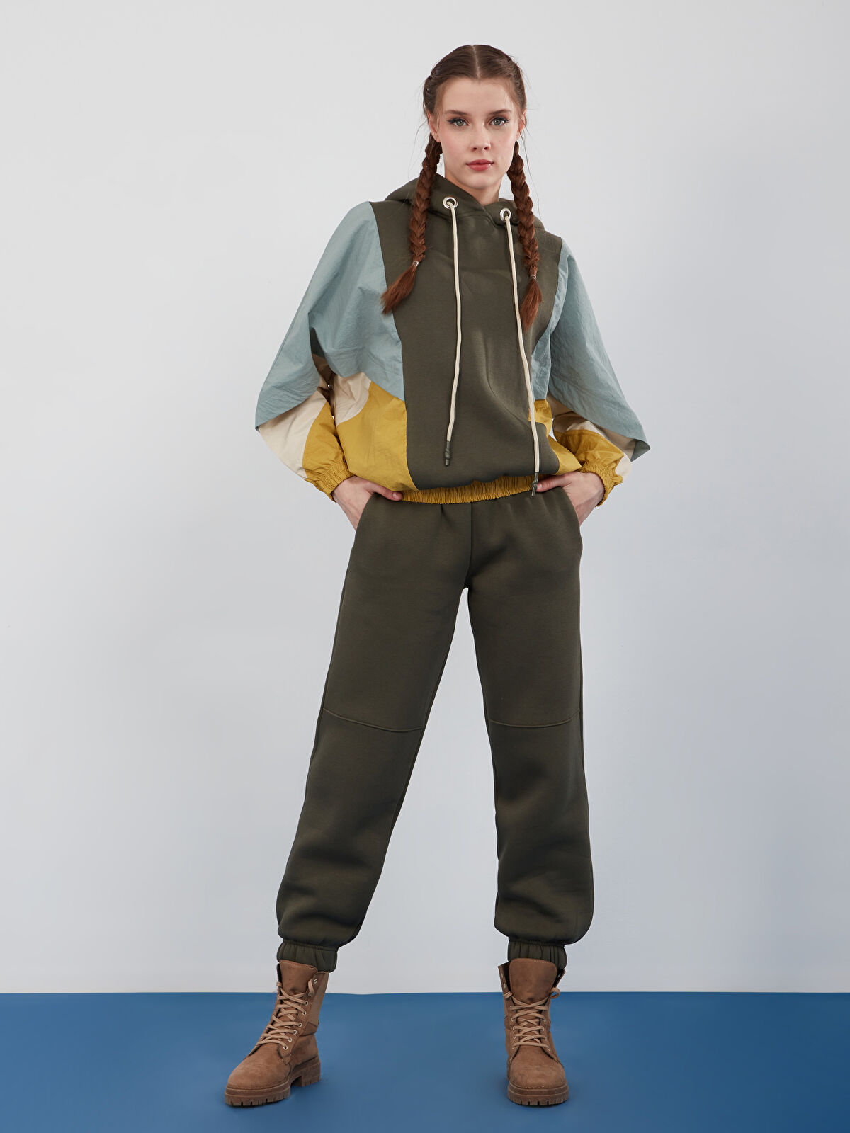 Mizalle Kapüşonlu Renk Bloklu Uzun Kollu Kadın Sweatshirt