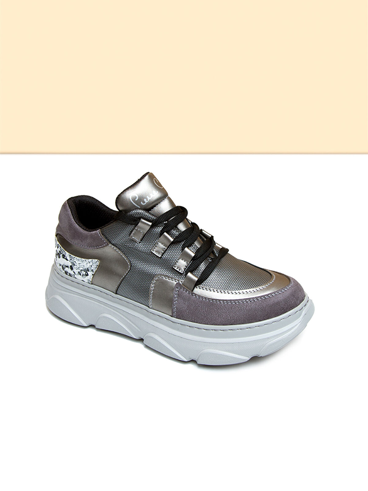 Pierre Cardin Parlak Görünümlü Kalın Taban Kadın Aktif Spor Ayakkabı Pierre Cardin Parlak Görünümlü Kalın Taban Kadın Aktif Spor Ayakkabı