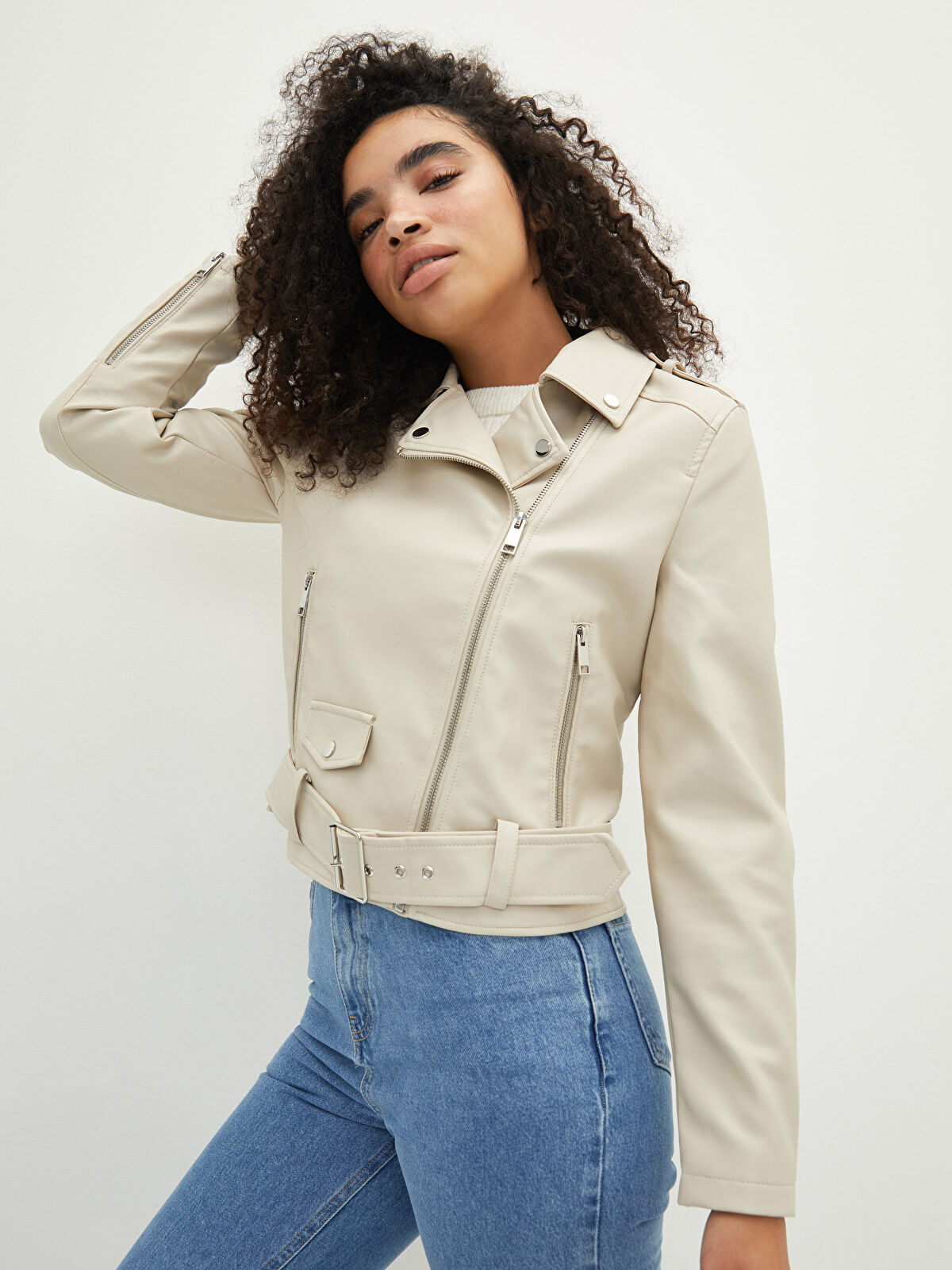 LCW CASUAL Biker Yaka Cep Detaylı Uzun Kollu İnce Kadın Deri Görünümlü Mont LCW CASUAL Biker Yaka Cep Detaylı Uzun Kollu İnce Kadın Deri Görünümlü Mont