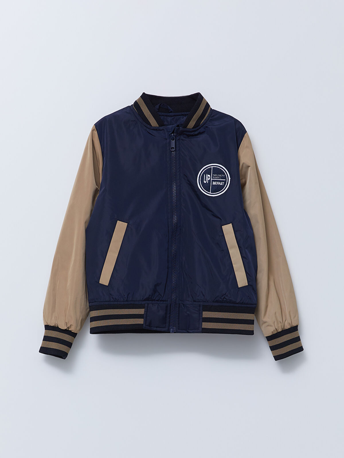 Kolej Yaka Nakış Detaylı Erkek Çocuk Mont