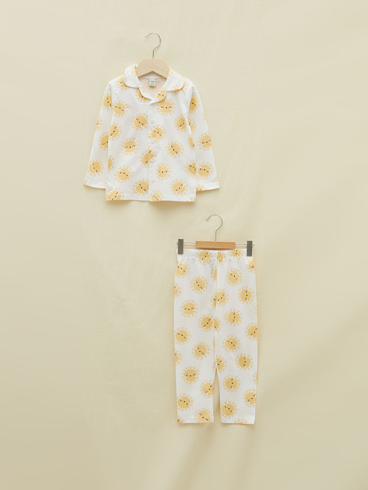 LCW GREEN Polo Yaka Uzun Kollu Baskılı Organik Pamuklu Kız Bebek Pijama Takımı 2'li Takım LCW GREEN Polo Yaka Uzun Kollu Baskılı Organik Pamuklu Kız Bebek Pijama Takımı 2'li Takım