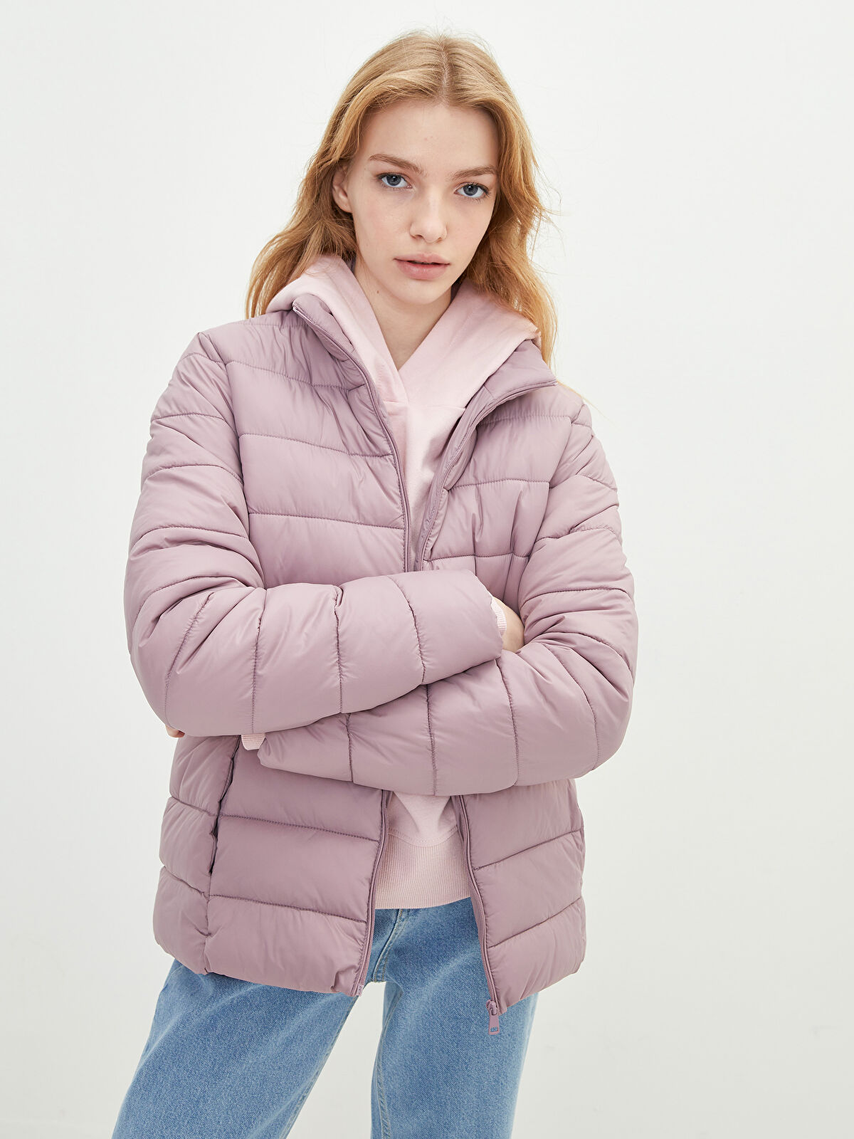 LCW CLASSIC Dik Yaka Düz Uzun Kollu Cep Detaylı Kadın Şişme Mont