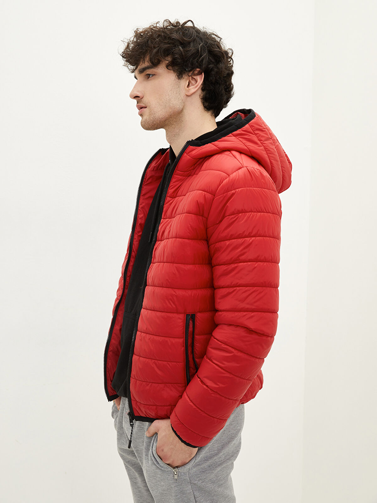 LCW CASUAL Slim Fit Kapüşonlu Erkek Şişme Mont