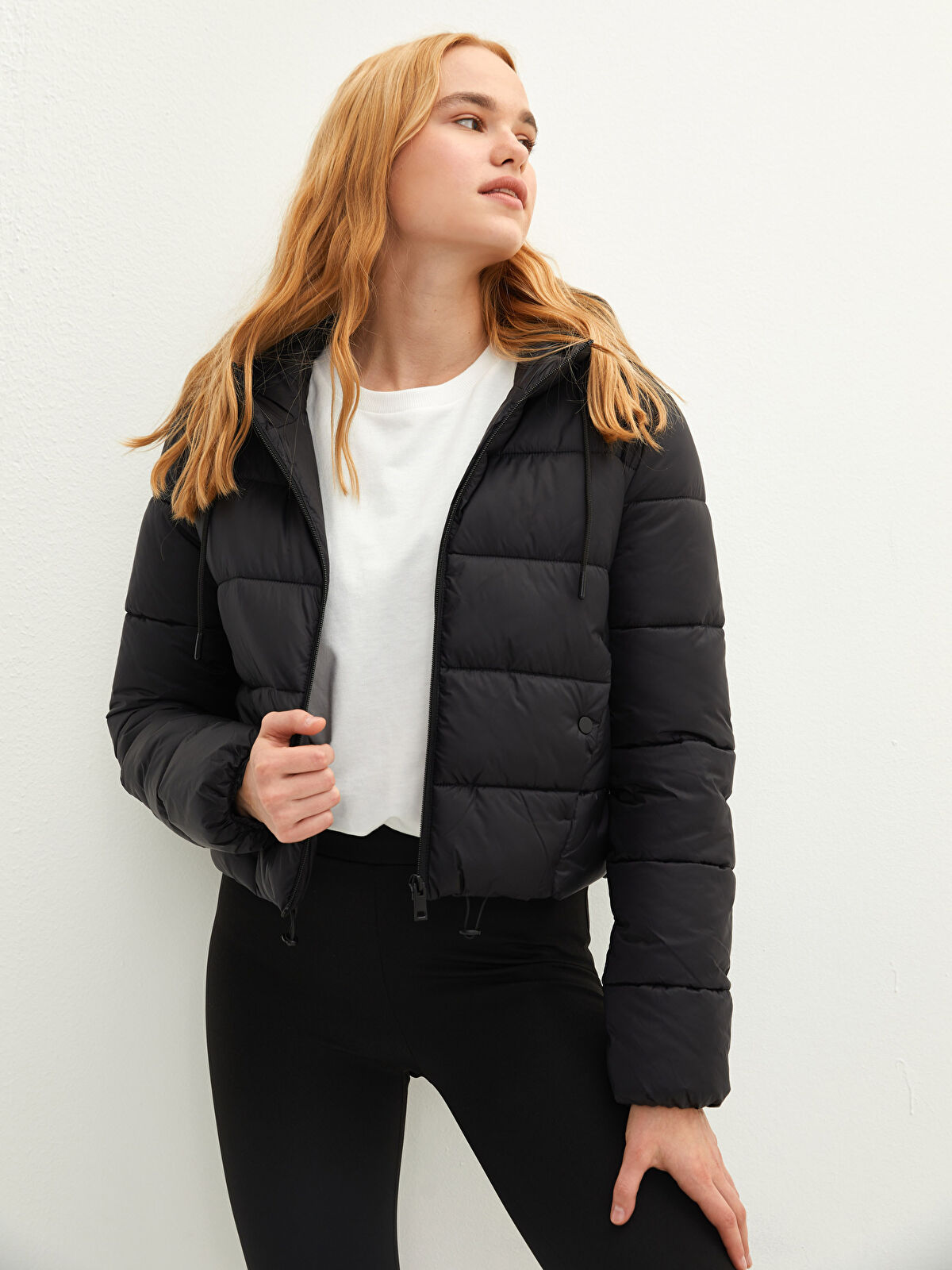 LCW CASUAL Kapüşon Yaka Düz Cep Detaylı Kadın Şişme Mont