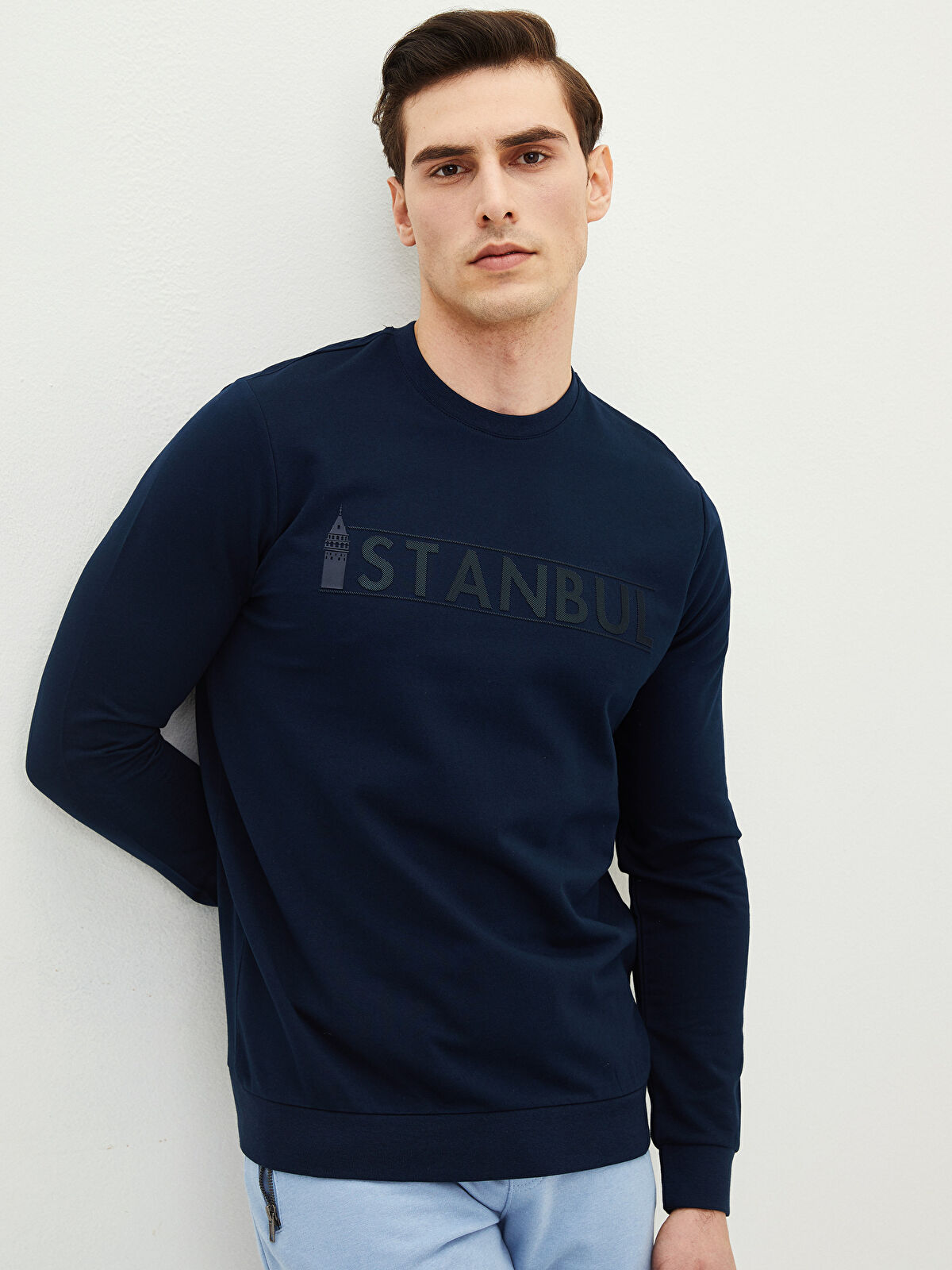 LCW CLASSIC Bisiklet Yaka Uzun Kollu İstanbul Baskılı Erkek Sweatshirt LCW CLASSIC Bisiklet Yaka Uzun Kollu İstanbul Baskılı Erkek Sweatshirt