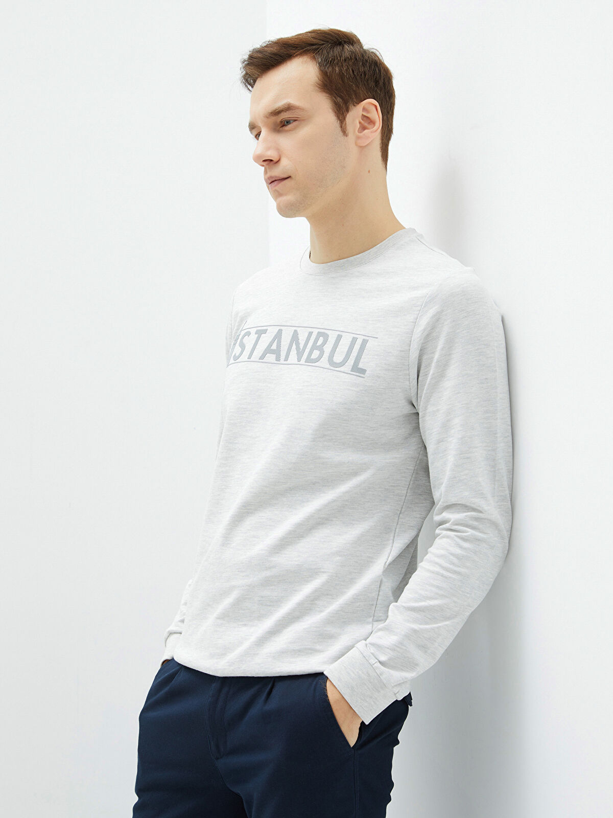 LCW CLASSIC Bisiklet Yaka Uzun Kollu İstanbul Baskılı Erkek Sweatshirt LCW CLASSIC Bisiklet Yaka Uzun Kollu İstanbul Baskılı Erkek Sweatshirt