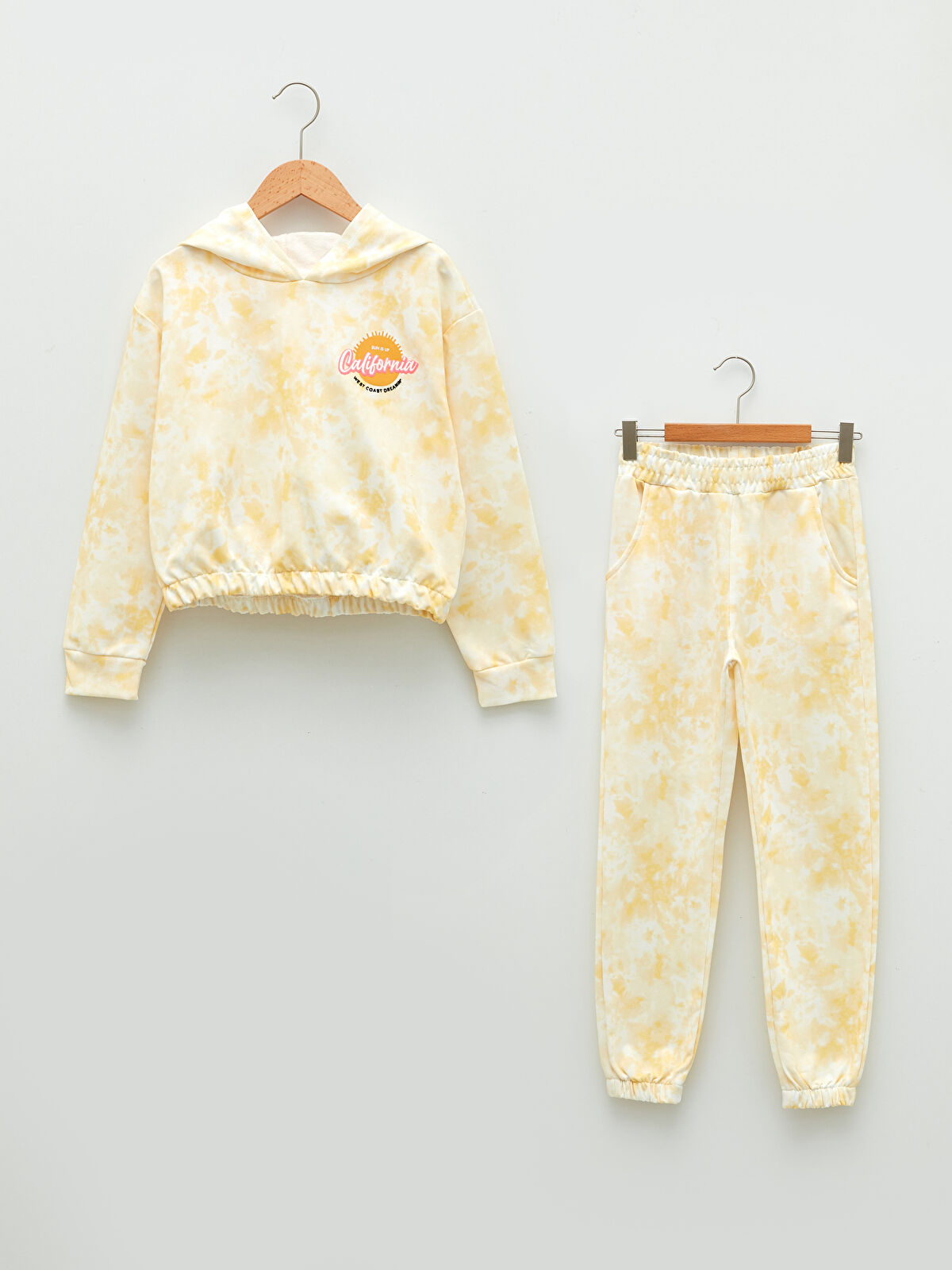 Kapüşonlu Batik Desenli Uzun Kollu Kız Çocuk Sweatshirt ve Eşofman Altı