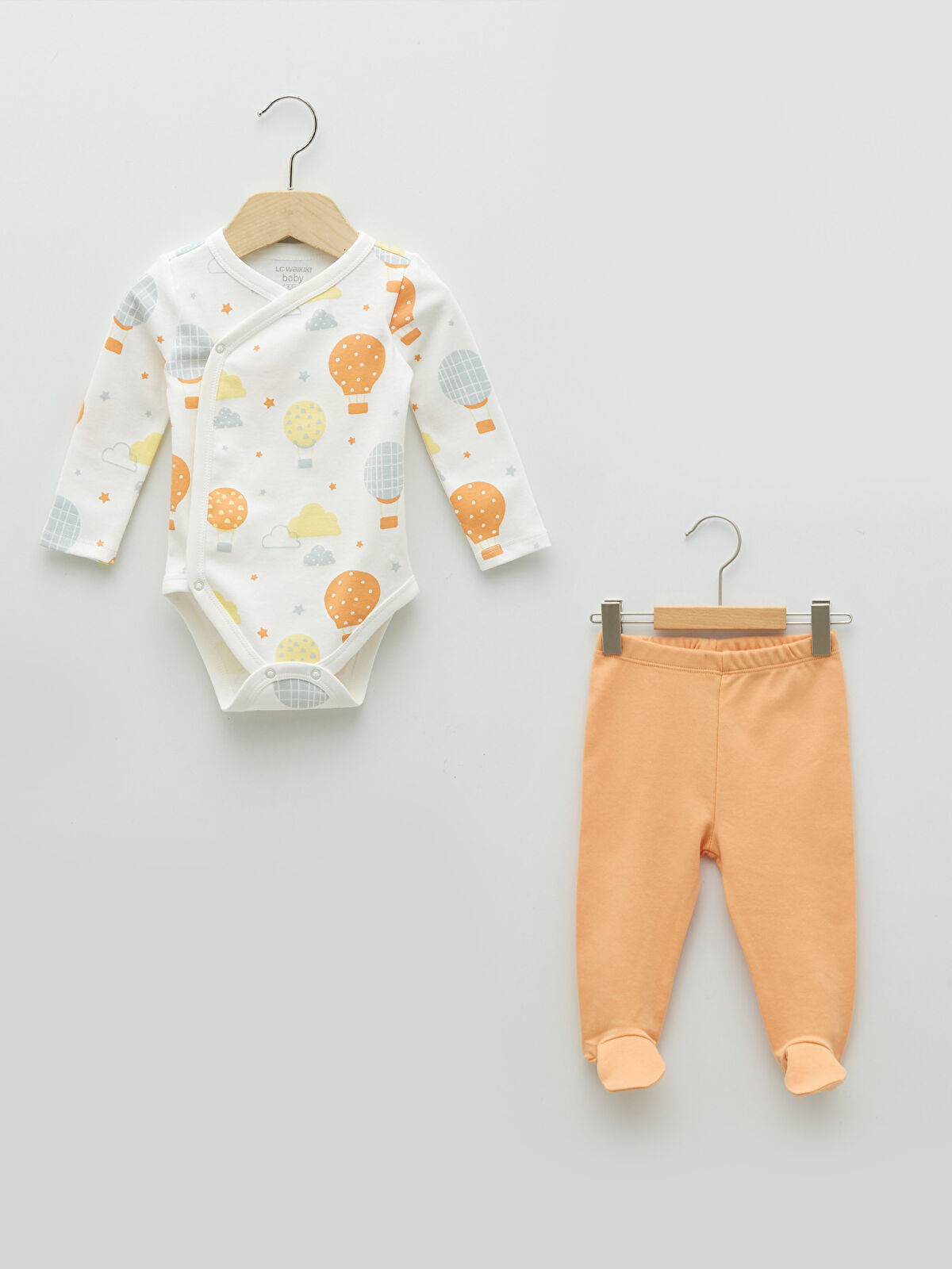 V Yaka Uzun Kollu Baskılı Pamuklu Erkek Bebek Çıtçıtlı Body ve Pantolon 2'li Takım