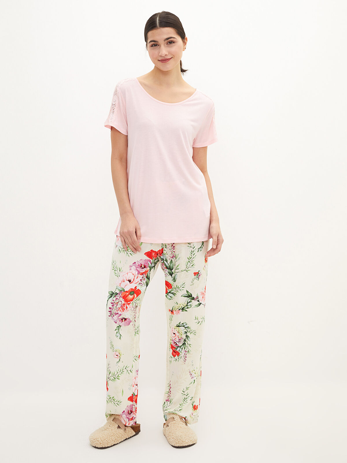 LCW DREAM Bisiklet Yaka Çiçekli Kısa Kollu Kadın Pijama Takım