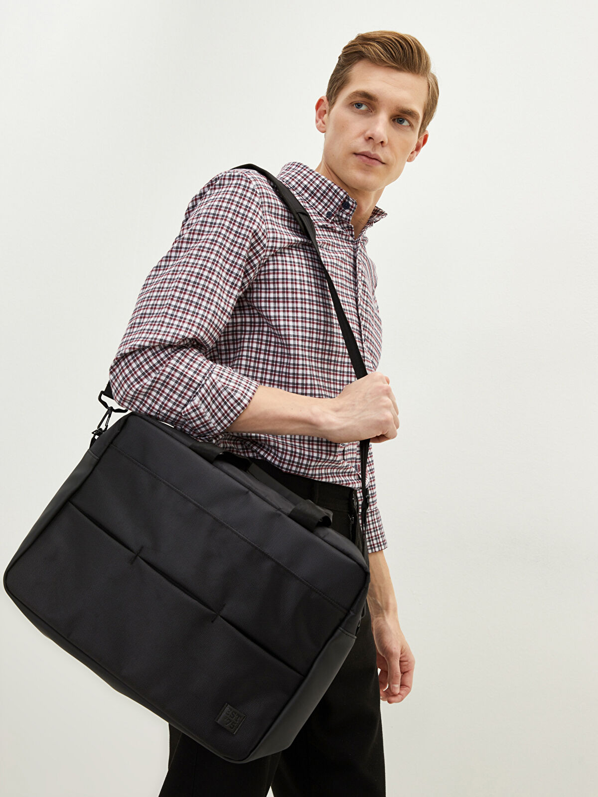 Fermuar Kapamalı Erkek Laptop Çantası Fermuar Kapamalı Erkek Laptop Çantası