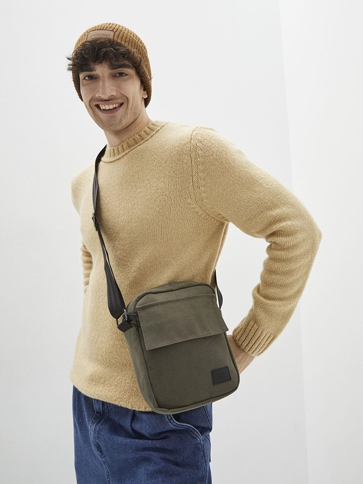 Kanvas Etiket Baskılı Fermuarlı Erkek Çapraz Çanta