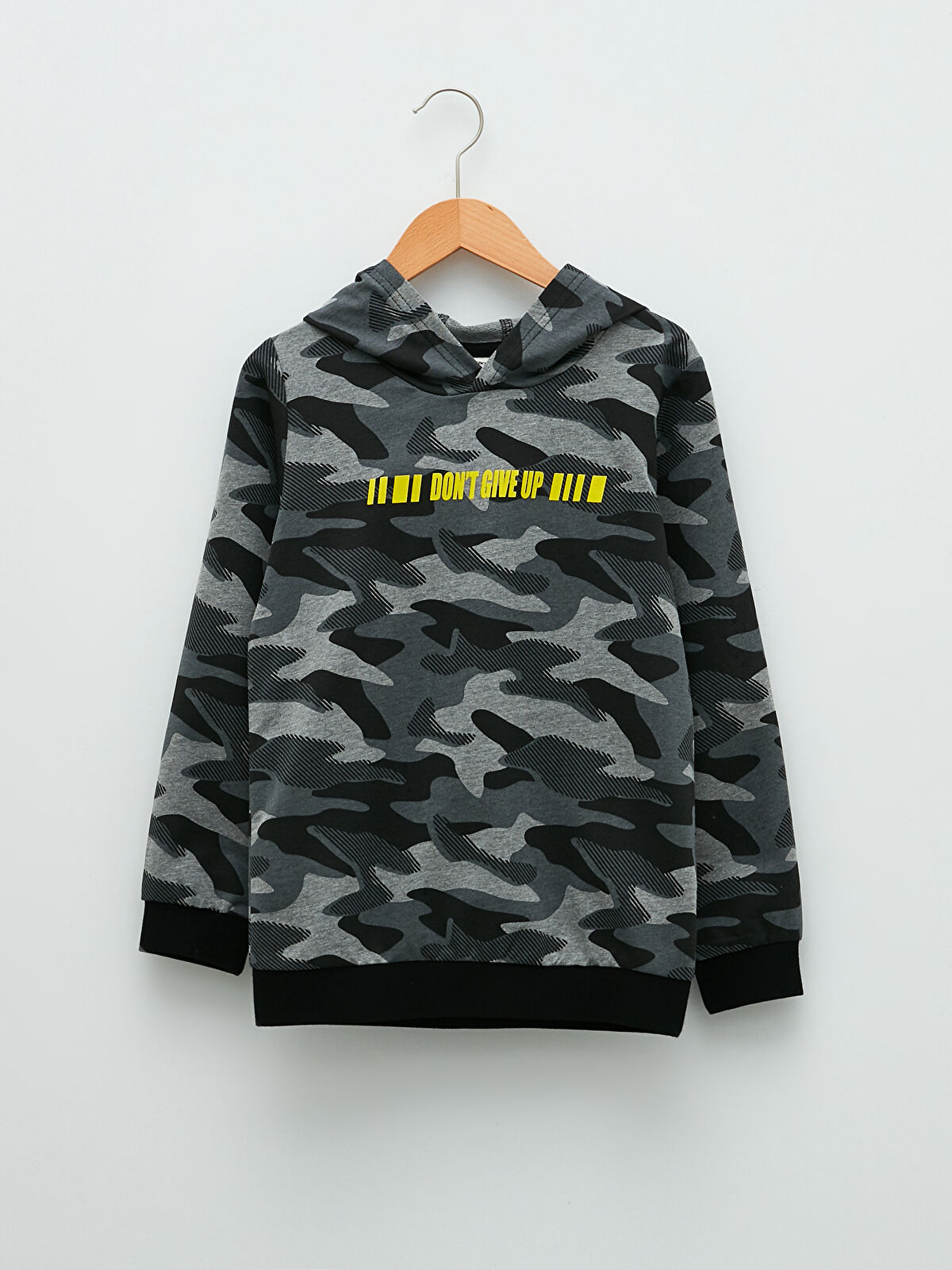 Kapüşonlu Kamuflaj Desenli Uzun Kollu Erkek Çocuk Sweatshirt Kapüşonlu Kamuflaj Desenli Uzun Kollu Erkek Çocuk Sweatshirt