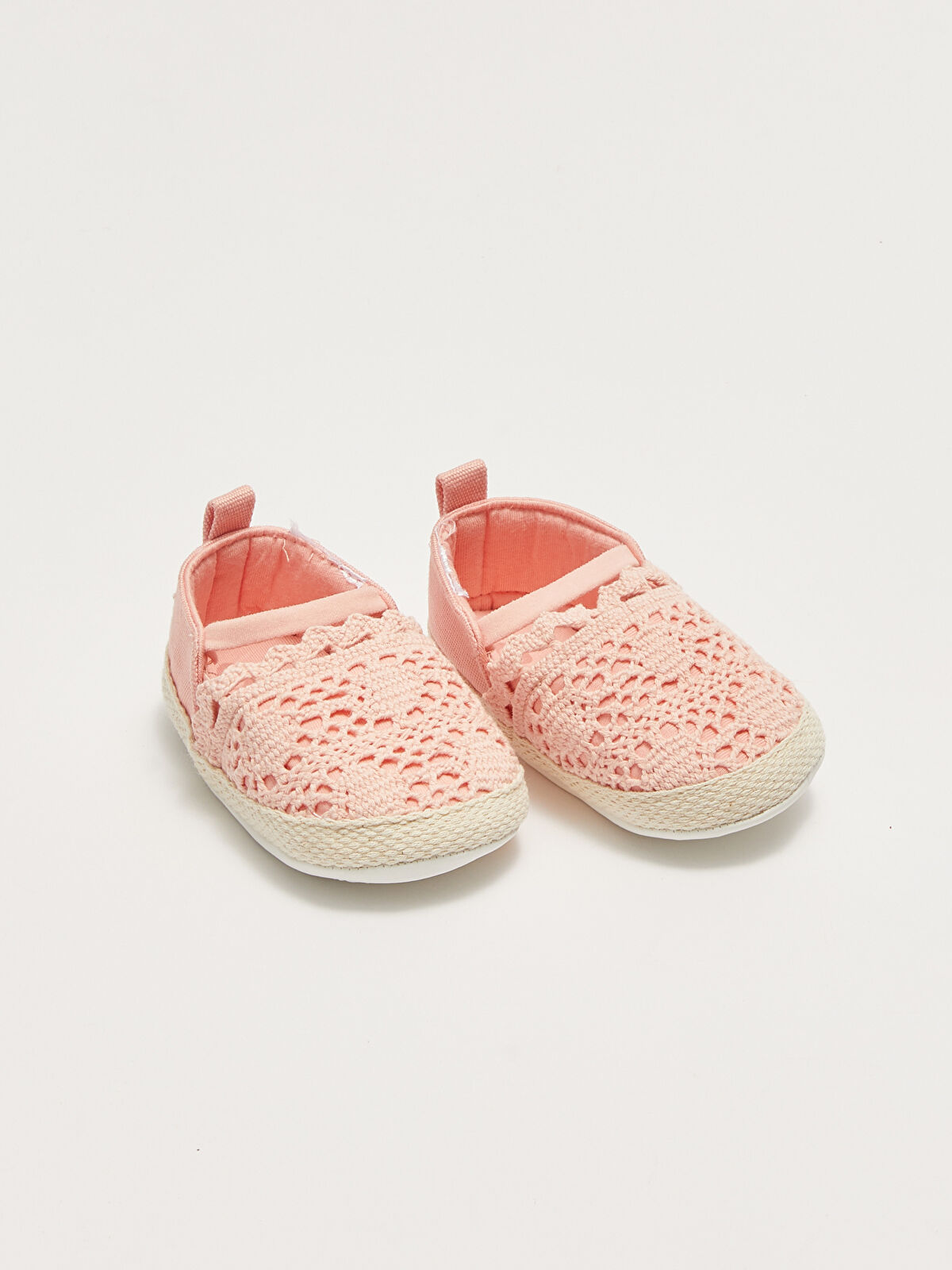 Dantel Detaylı Lastikli Kız Bebek Yürüme Öncesi Ayakkabı Dantel Detaylı Lastikli Kız Bebek Yürüme Öncesi Ayakkabı