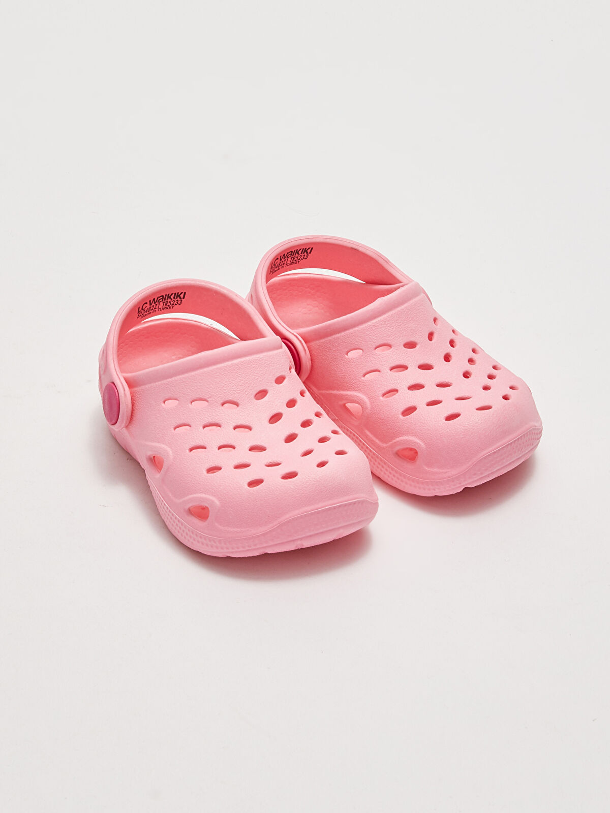 Delik Detaylı Kız Bebek Sandalet