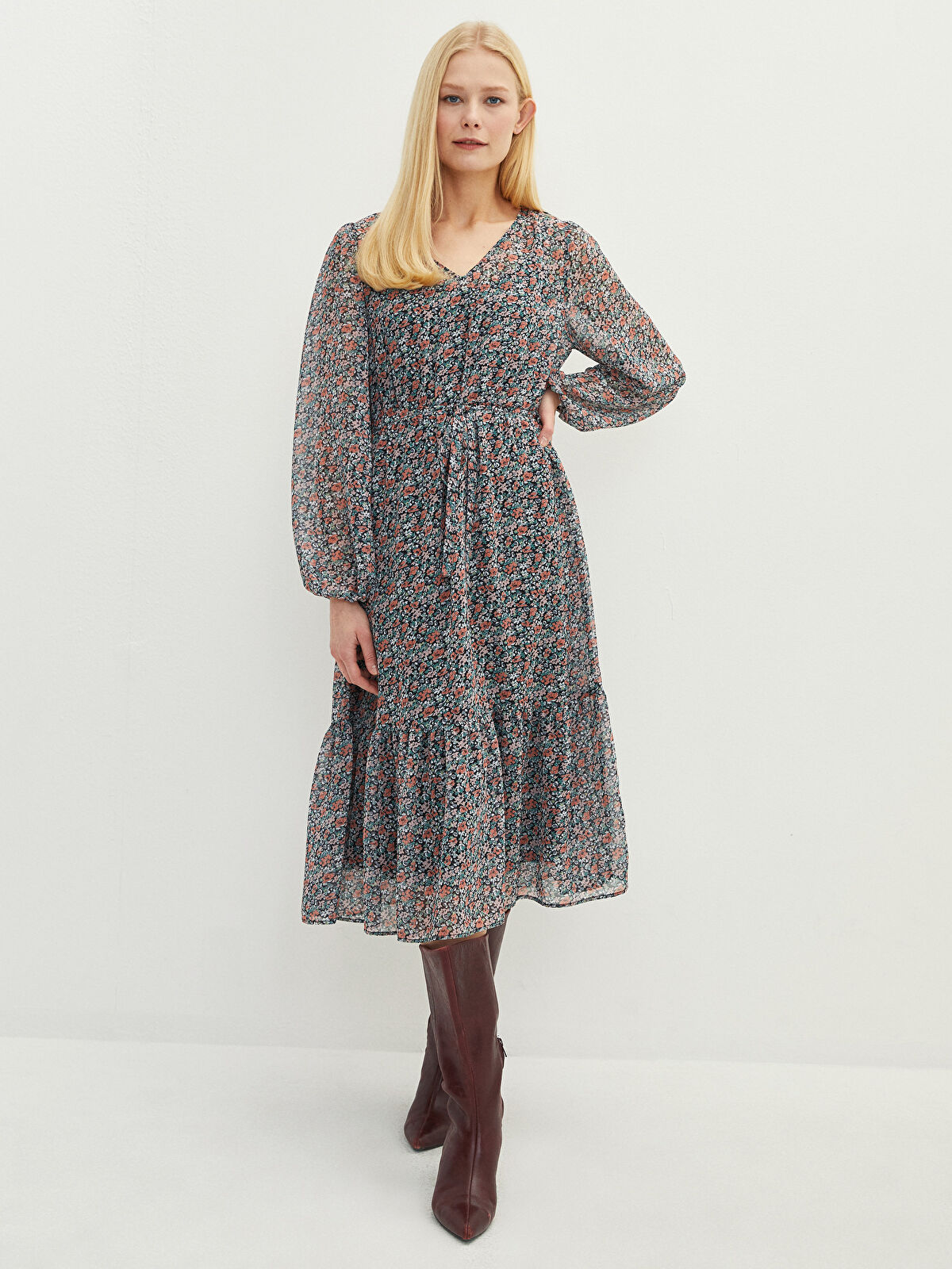 LCW CLASSIC V Yaka Çiçekli Uzun Kollu A Kesim Şifon Kadın Elbise