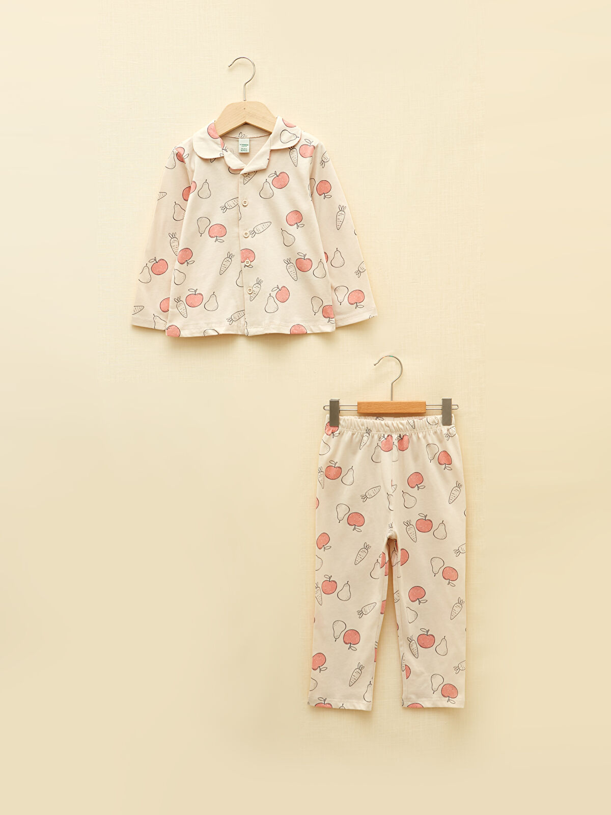 LCW GREEN Polo Yaka Uzun Kollu Baskılı Organik Pamuklu Kız Bebek Pijama Takımı 2'li Takım LCW GREEN Polo Yaka Uzun Kollu Baskılı Organik Pamuklu Kız Bebek Pijama Takımı 2'li Takım