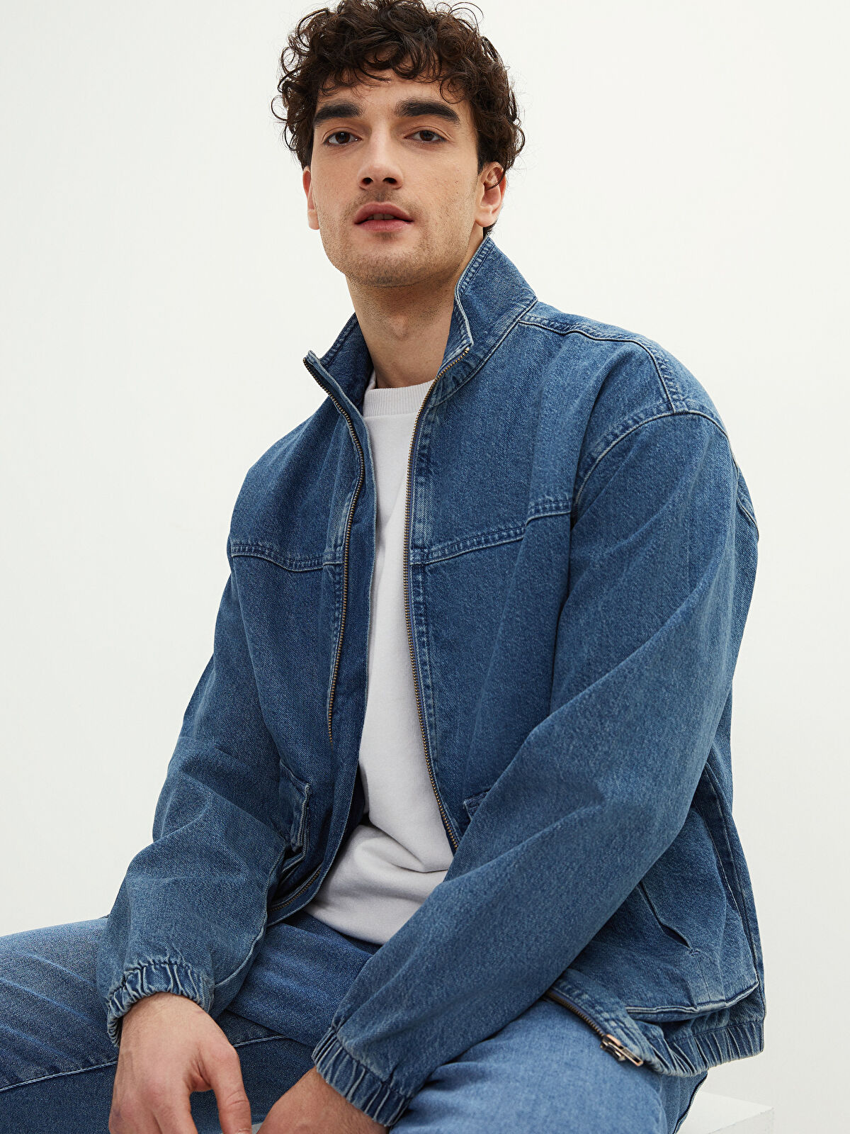 Rahat Kalıp Dik Yaka Uzun Kollu Erkek Jean Ceket