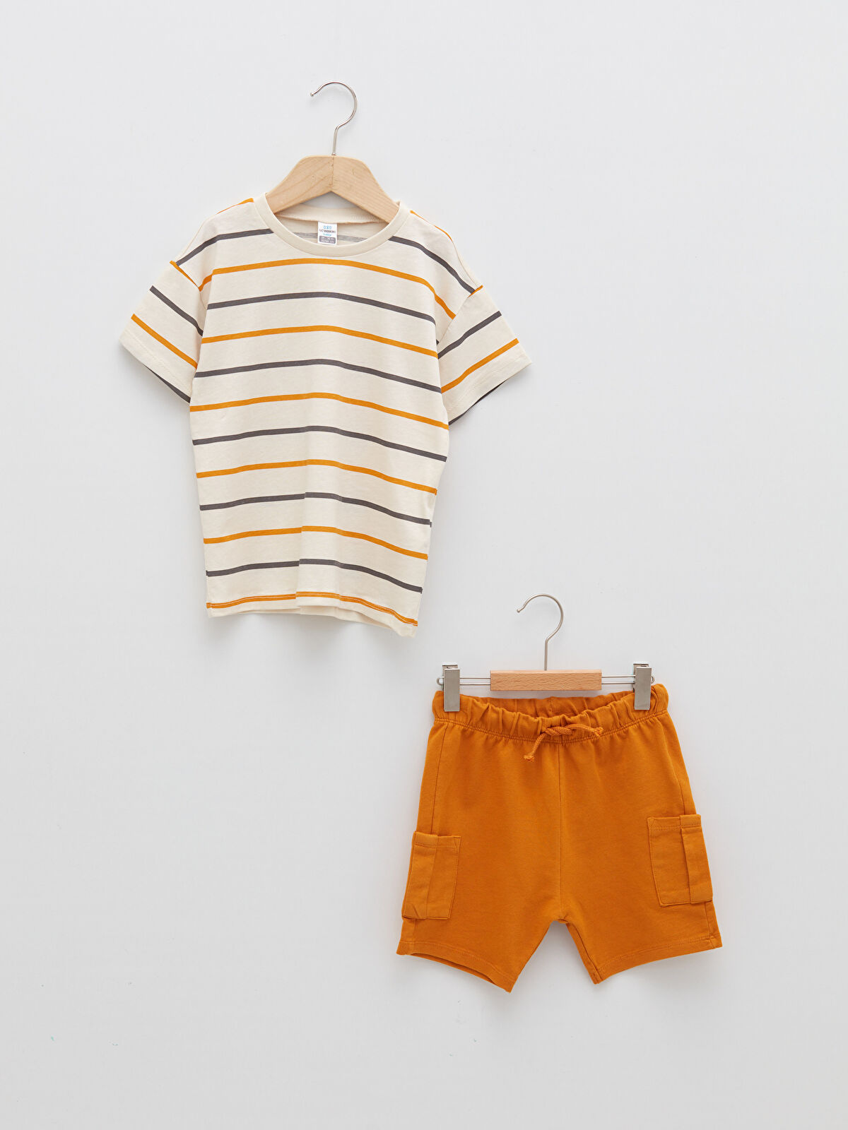 Bisiklet Yaka Kısa Kollu Çizgili Pamuklu Erkek Bebek Tişört ve Şort 2'li Takım