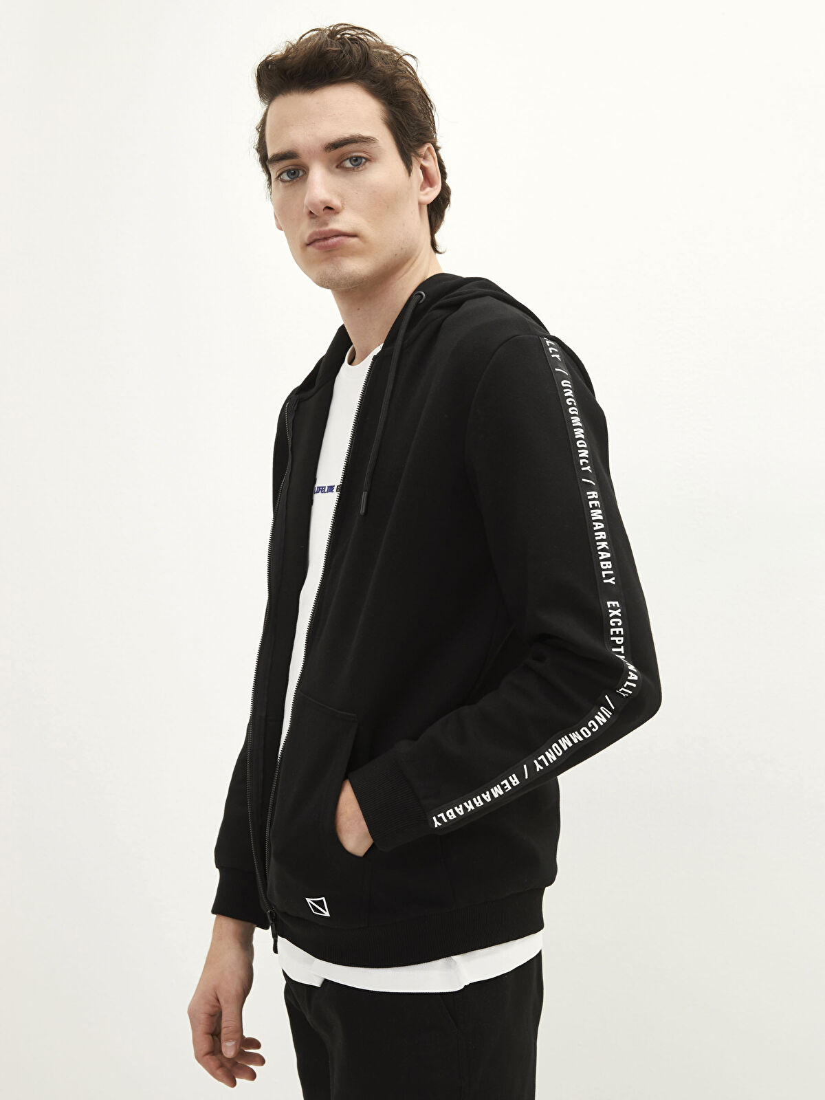 LCW CASUAL Kapüşonlu Uzun Kollu Fermuarlı Erkek Spor Hırka