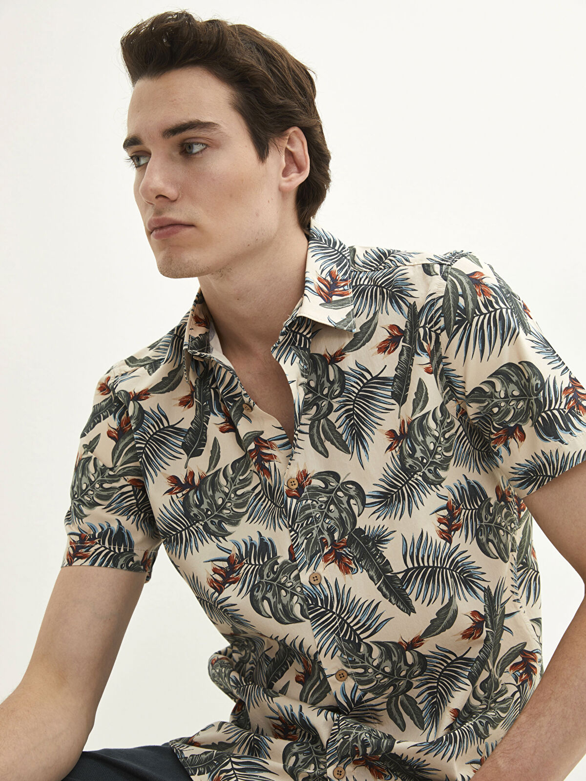 LCW CASUAL Slim Fit Kısa Kollu Desenli Poplin Erkek Gömlek