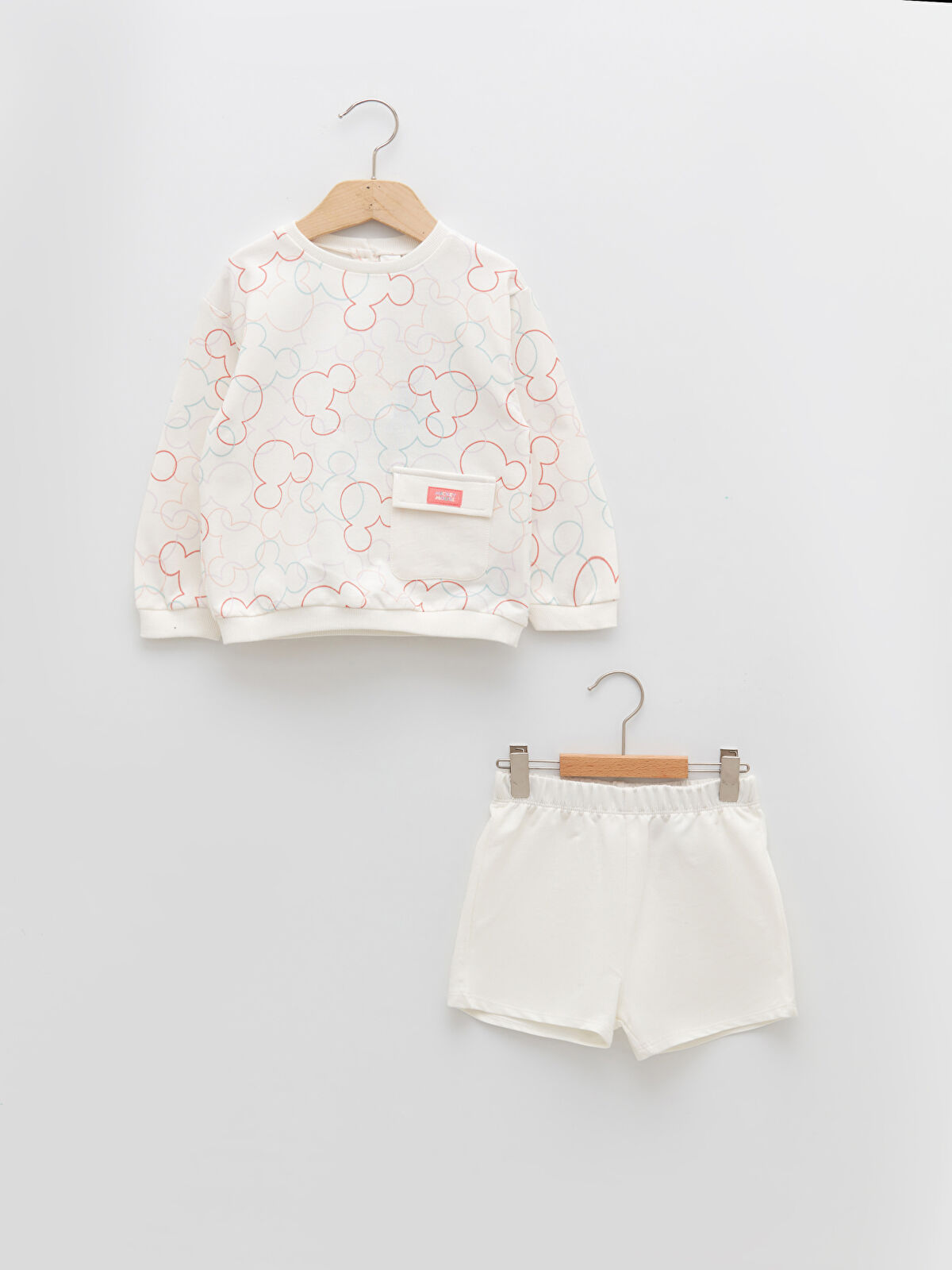 Bisiklet Yaka Uzun Kollu Mickey Mouse Baskılı Kız Bebek Sweatshirt ve Şort 2'li Takım