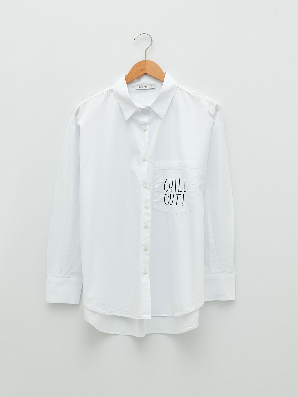 LCW CASUAL Önden Düğme Kapamalı Yazı Baskılı Uzun Kollu Poplin Kadın Gömlek