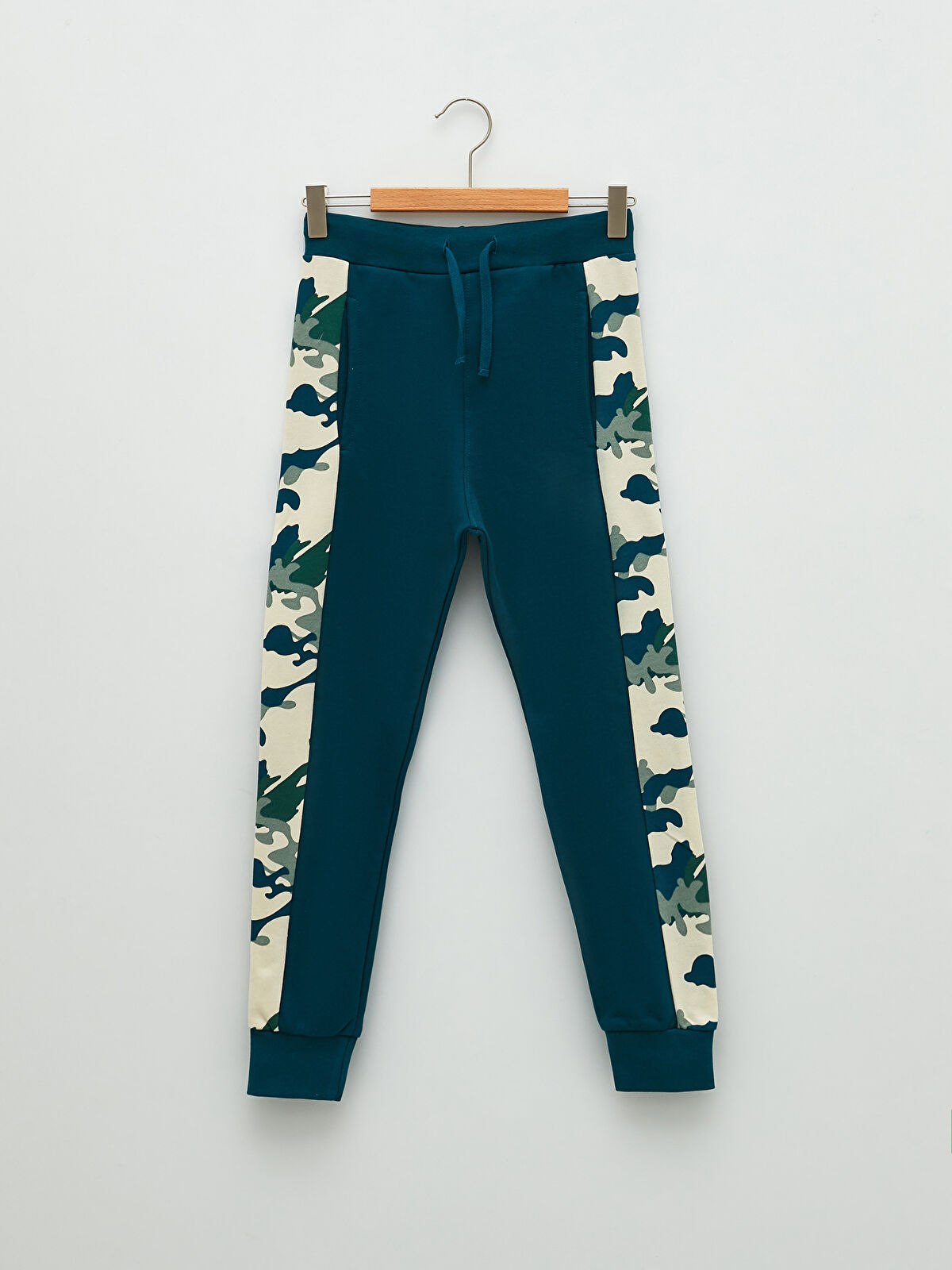 Beli Lastikli Kamuflaj Desenli Erkek Çocuk Jogger Eşofman Altı Beli Lastikli Kamuflaj Desenli Erkek Çocuk Jogger Eşofman Altı