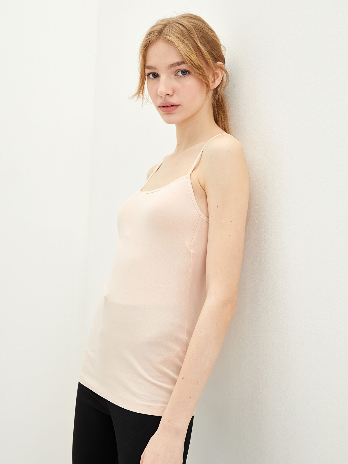 LCW DREAM U Yaka Düz Kulplu Kadın Atlet