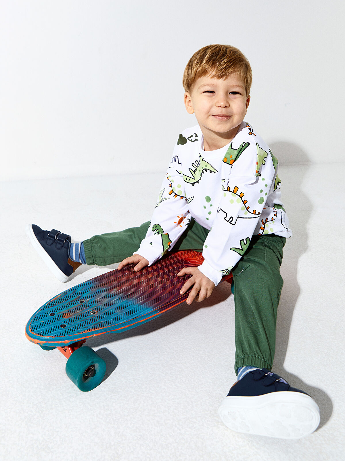 Bisiklet Yaka Uzun Kollu Baskılı Erkek Bebek Sweatshirt ve Jogger Pantolon 2'li Takım Bisiklet Yaka Uzun Kollu Baskılı Erkek Bebek Sweatshirt ve Jogger Pantolon 2'li Takım
