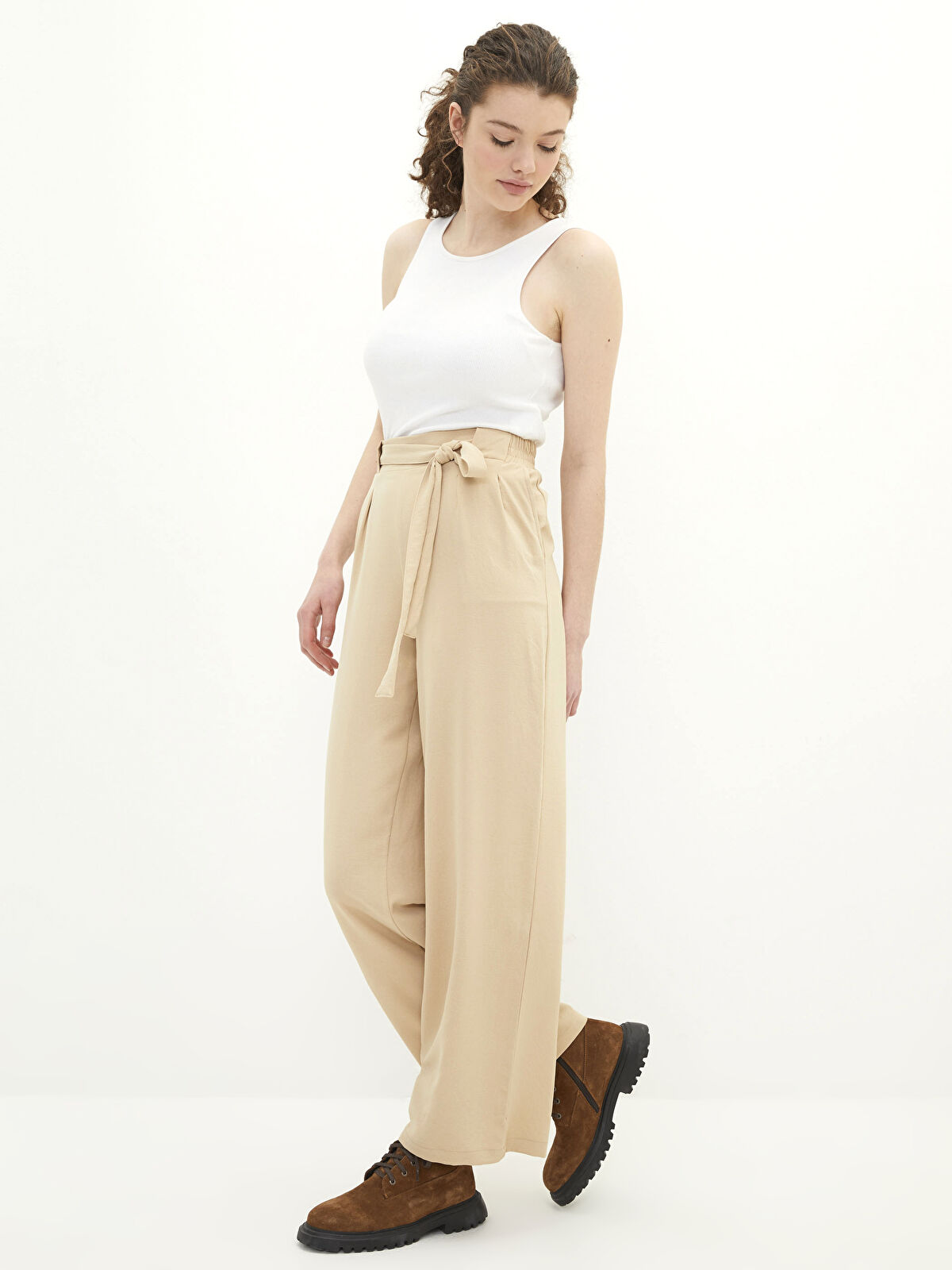 LCW CASUAL Beli Lastikli Bağlama Detaylı Gabardin Kumaş Kadın Pantolon