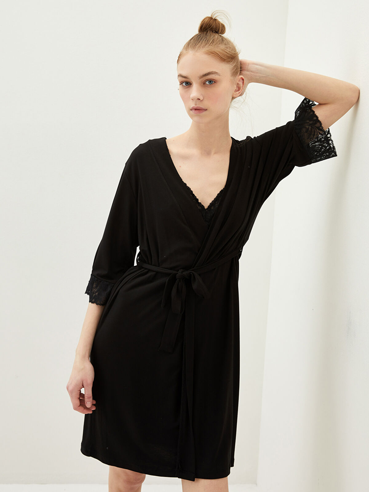 LCW DREAM Kruvaze Yaka Dantel Detaylı Kadın Sabahlık