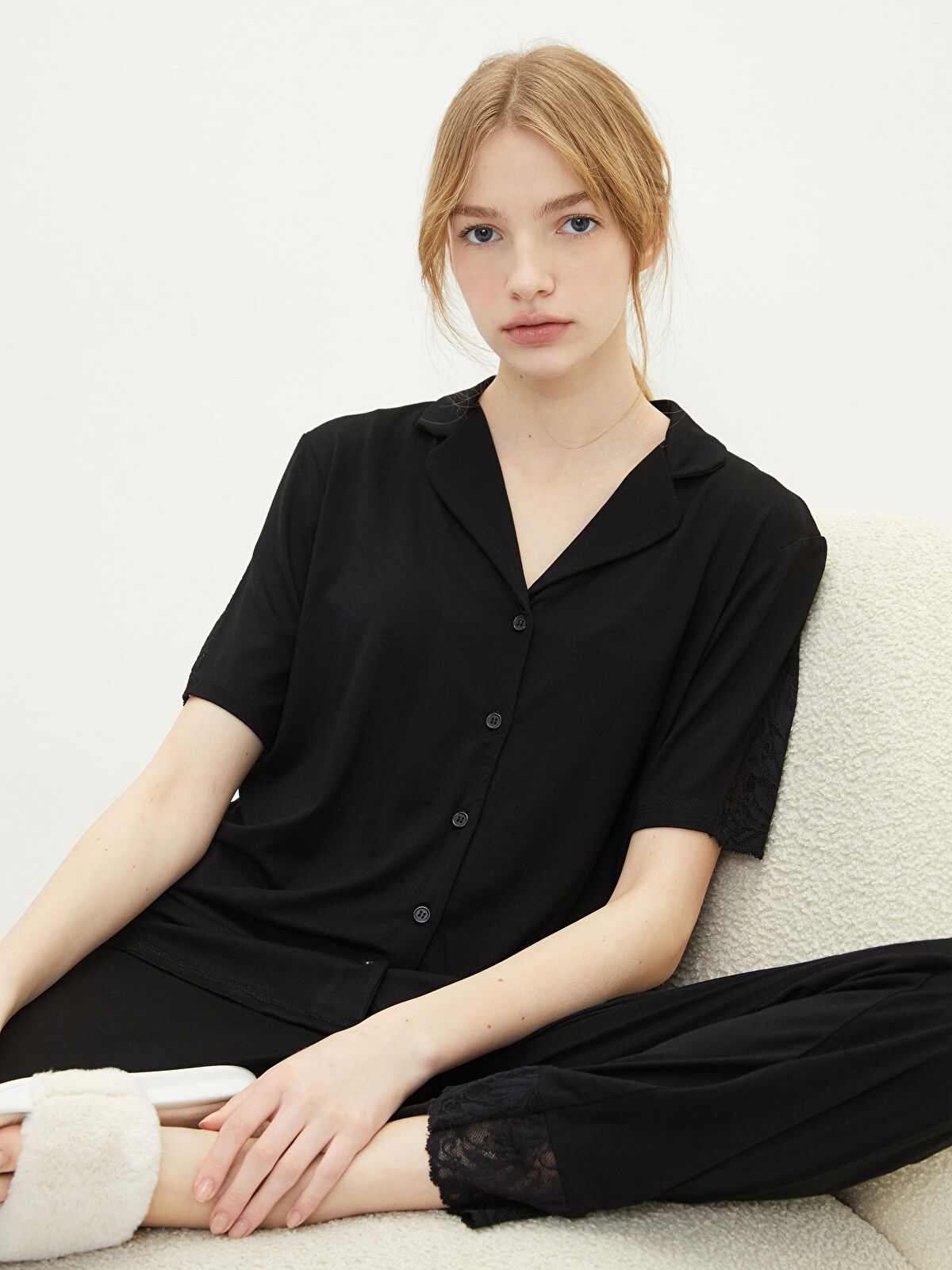 LCW DREAM Gömlek Yaka Düz Kısa Kollu Dantel Detaylı Viskon Kadın Pijama Takımı