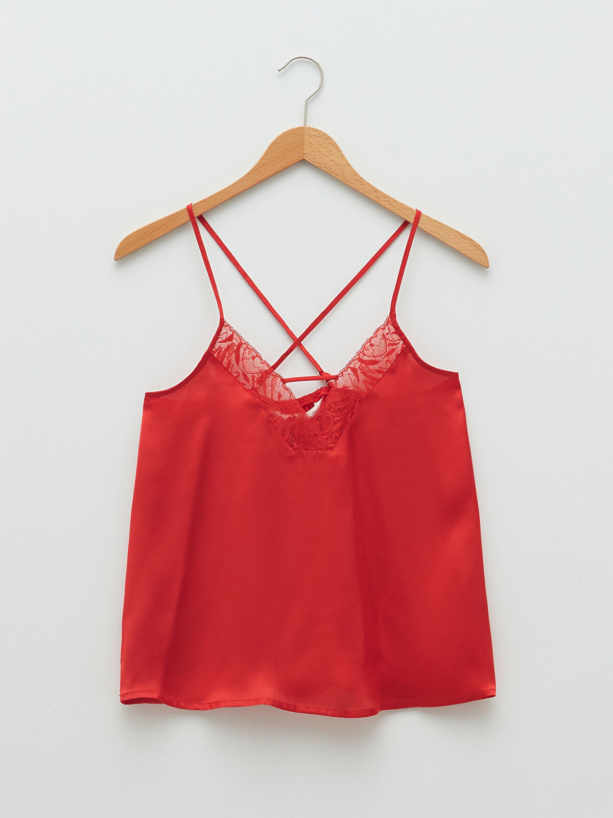 LCW DREAM V Yaka Dantelli Askılı Saten Kadın Pijama Üst