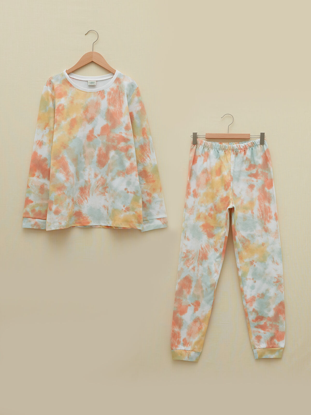 LCW GREEN Bisiklet Yaka Batik Desenli Uzun Kollu Organik Pamuklu Kız Çocuk Pijama Takımı