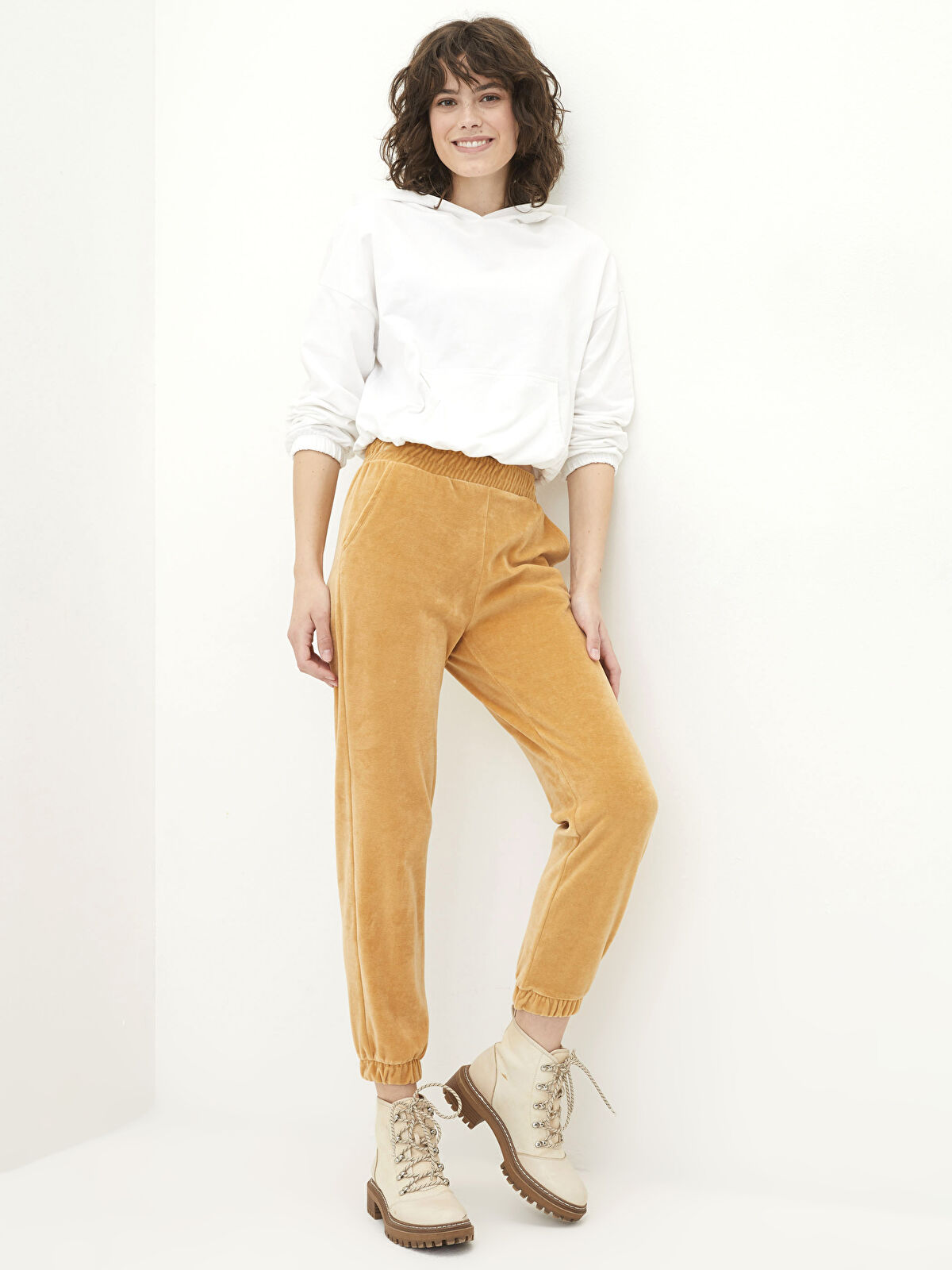 LCW CASUAL Beli Lastikli Düz Kadife Kadın Jogger Eşofman Altı