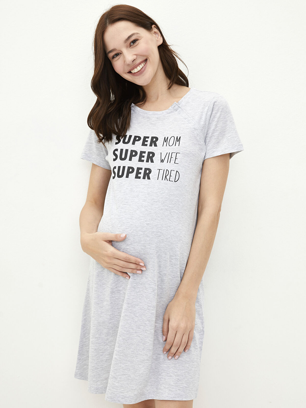 LCW DREAM Bisiklet Yaka Yazı Baskılı Kısa Kollu Hamile Gecelik