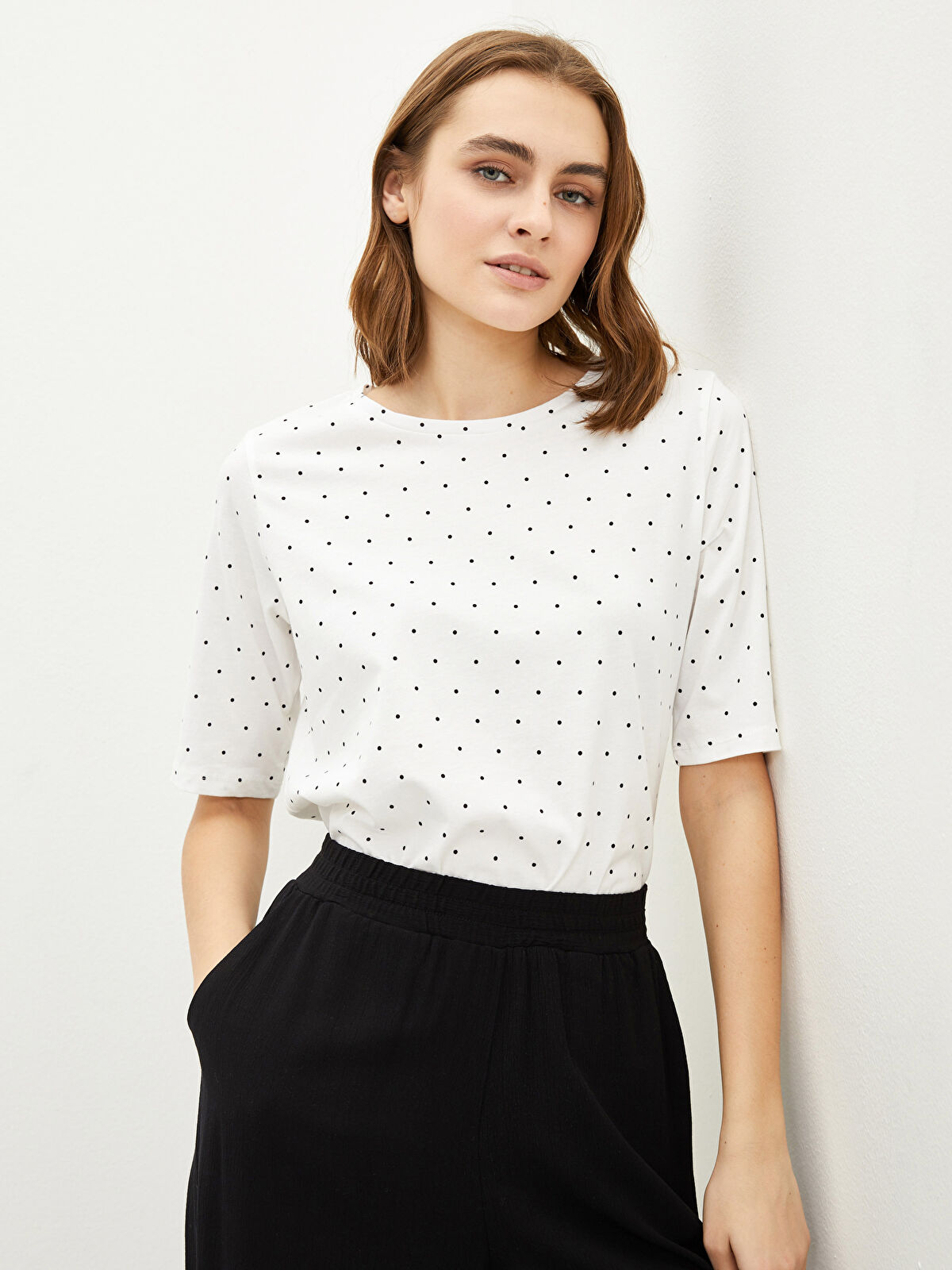 LCW BASIC Bisiklet Yaka Puantiyeli Kısa Kollu Pamuklu Kadın Tişört