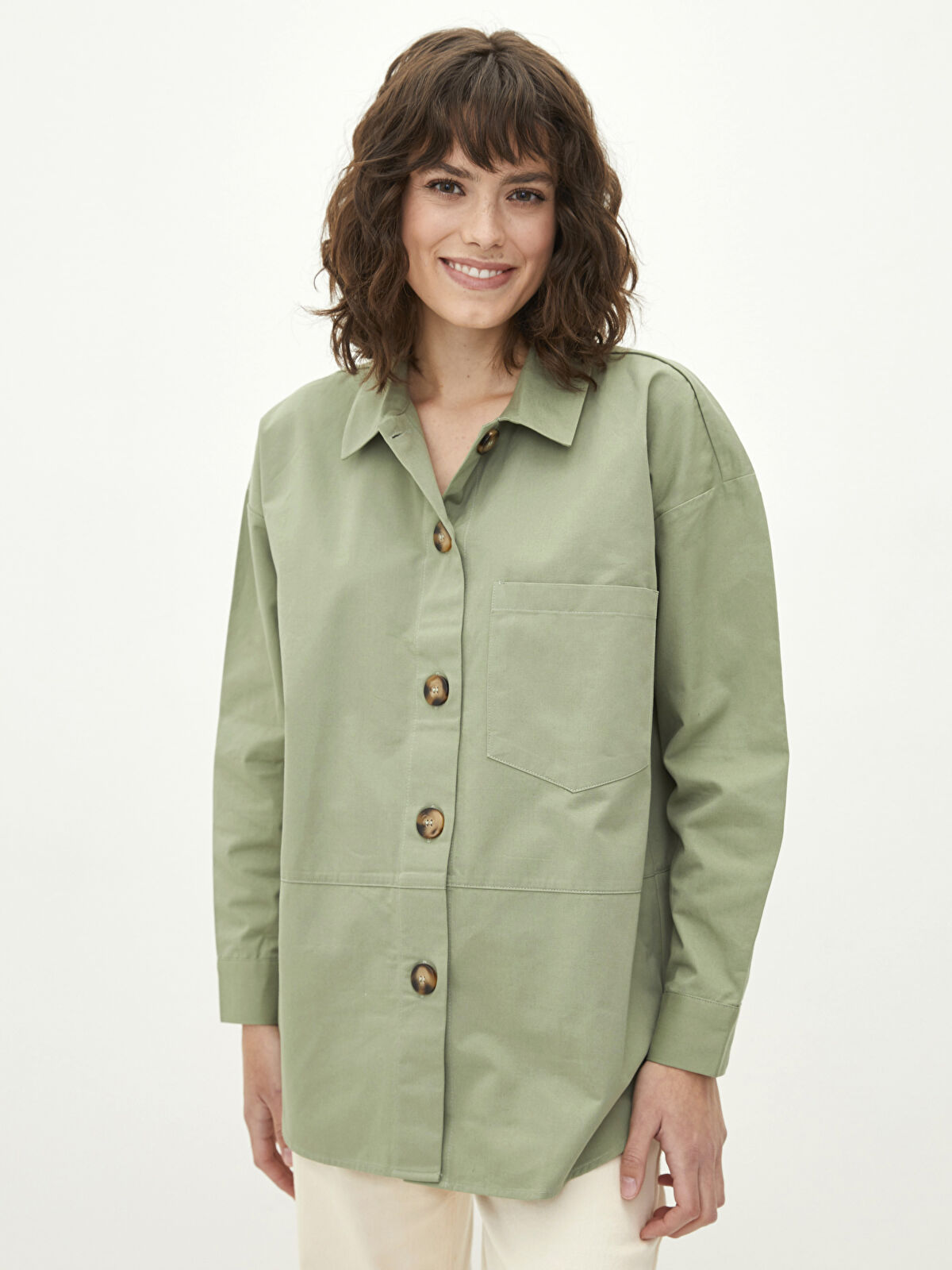 LCW CASUAL Gömlek Yaka Düz Uzun Kollu Oversize Gabardin Kumaş Kadın Tunik