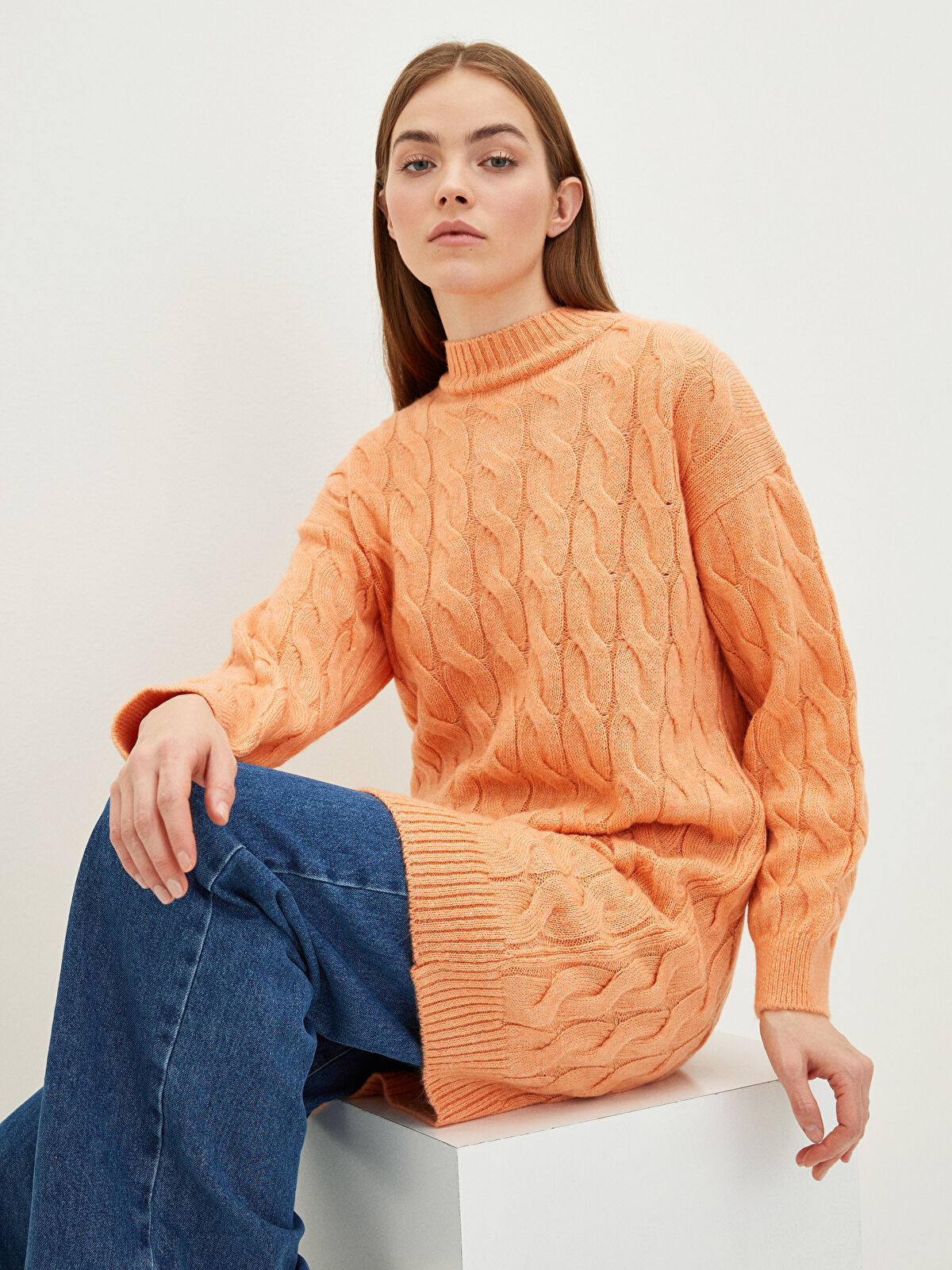 MODEST Yarım Balıkçı Yaka Kendinden Desenli Uzun Kollu Oversize Kadın Triko Tunik