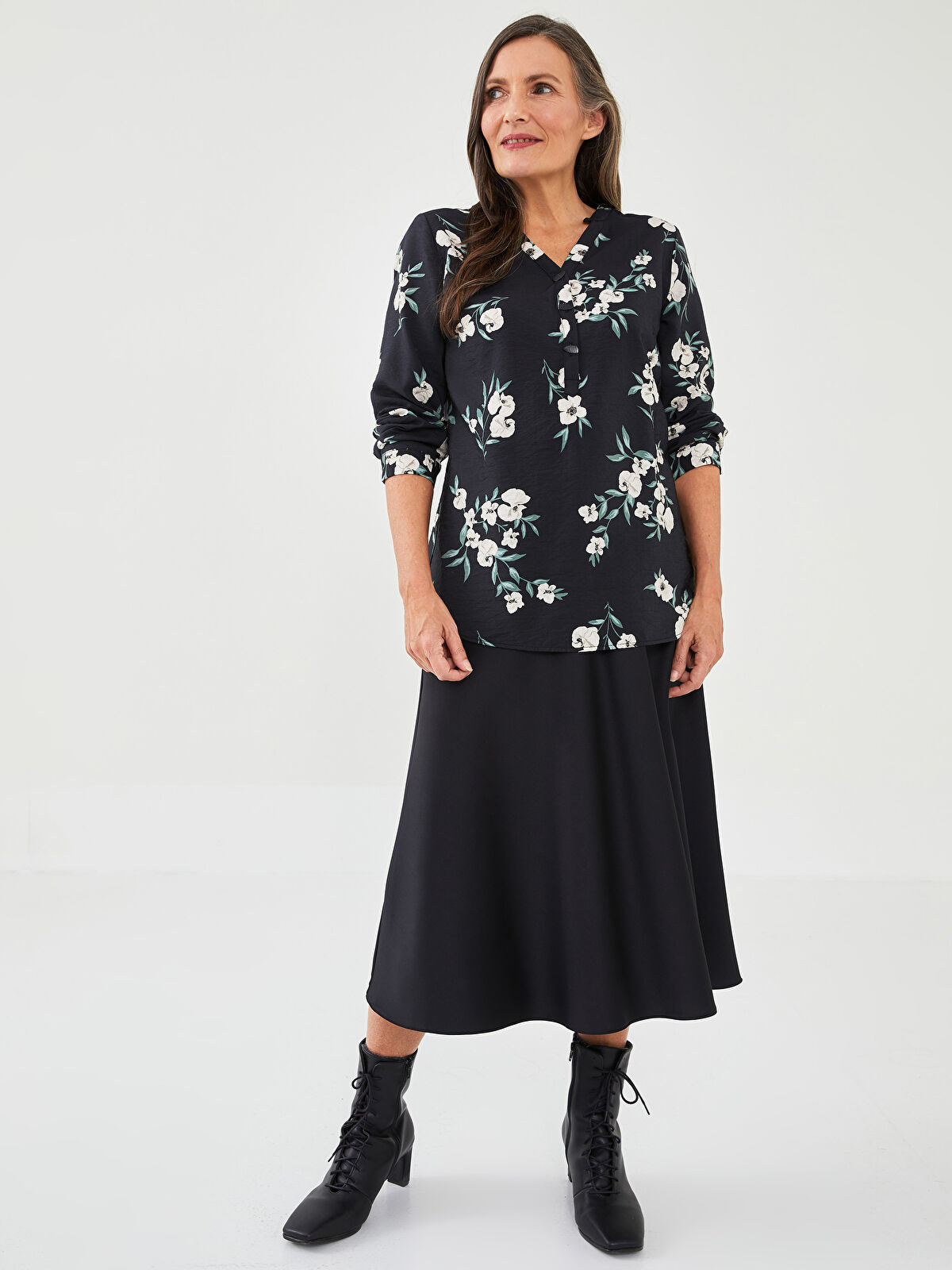 LCW GRACE Kaçık Yaka Çiçekli Uzun Kollu Poplin Kadın Bluz