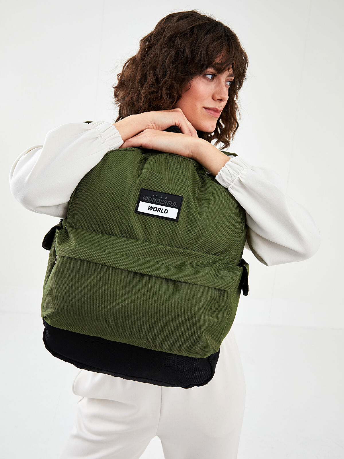 Etiket Baskılı Kadın Sırt Çantası