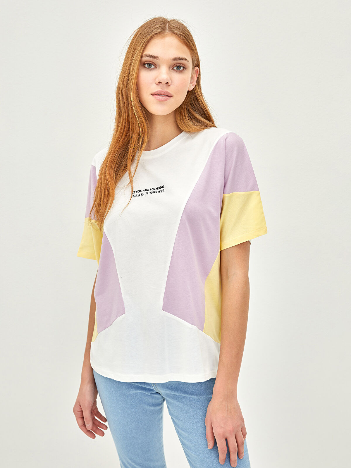 LCW CASUAL Bisiklet Yaka Renk Bloklu Kısa Kollu Pamuklu Kadın Tişört