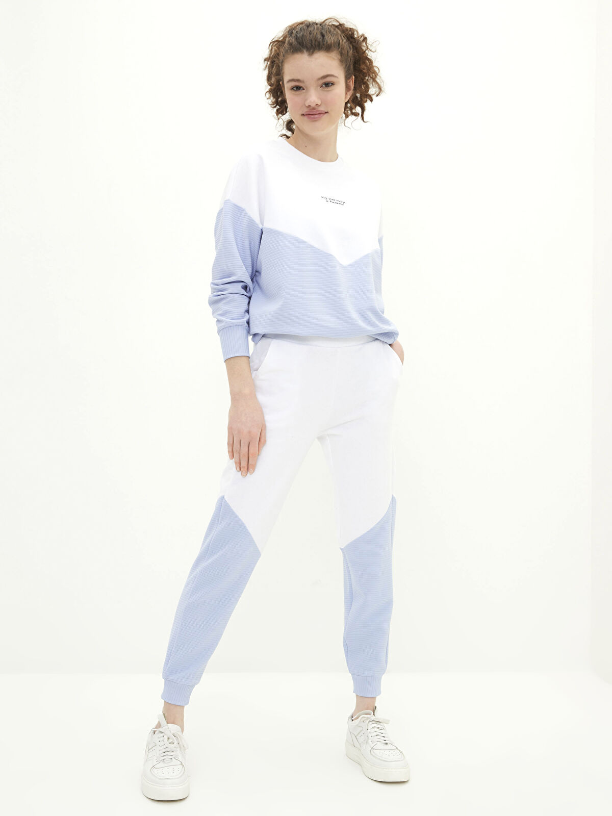 LCW CASUAL Beli Lastikli Renk Bloklu Kadın Jogger Eşofman Altı LCW CASUAL Beli Lastikli Renk Bloklu Kadın Jogger Eşofman Altı