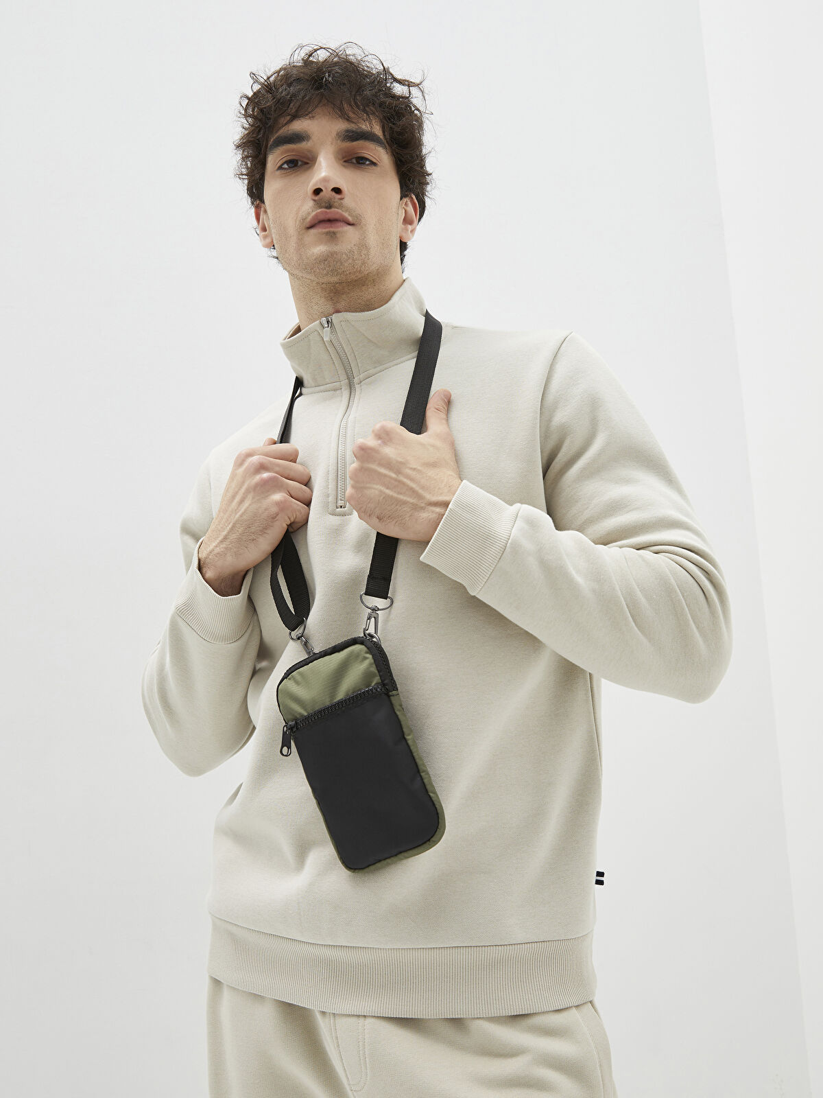 Renk Bloklu Çapraz Erkek Telefon Çantası